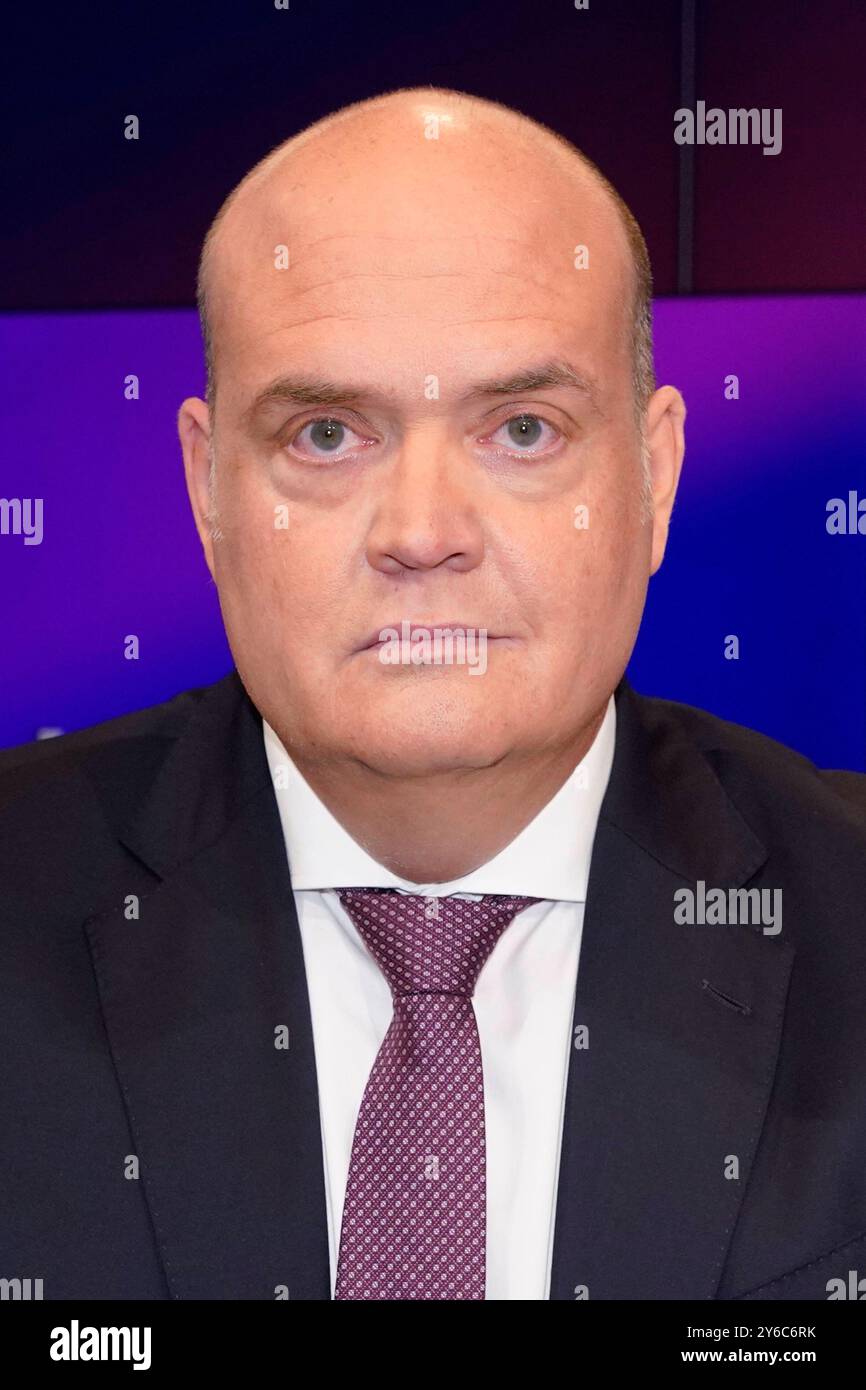 Robin Alexander in der ARD-Talkshow maischberger im Studio Berlin ...