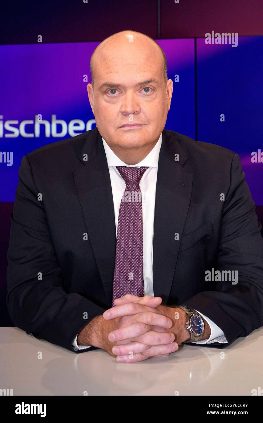 Robin Alexander in der ARD-Talkshow maischberger im Studio Berlin ...