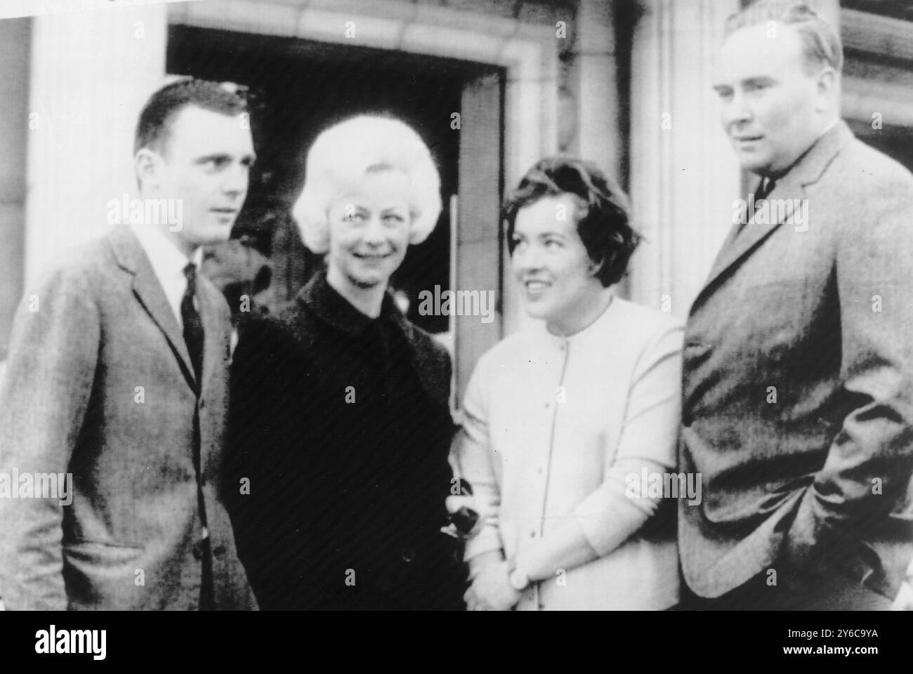 MOTOR RALLY MONTE CARLO - ERIC CARLSSON, GUNNAR PALM, PAT MOSS-CARLSSON ...