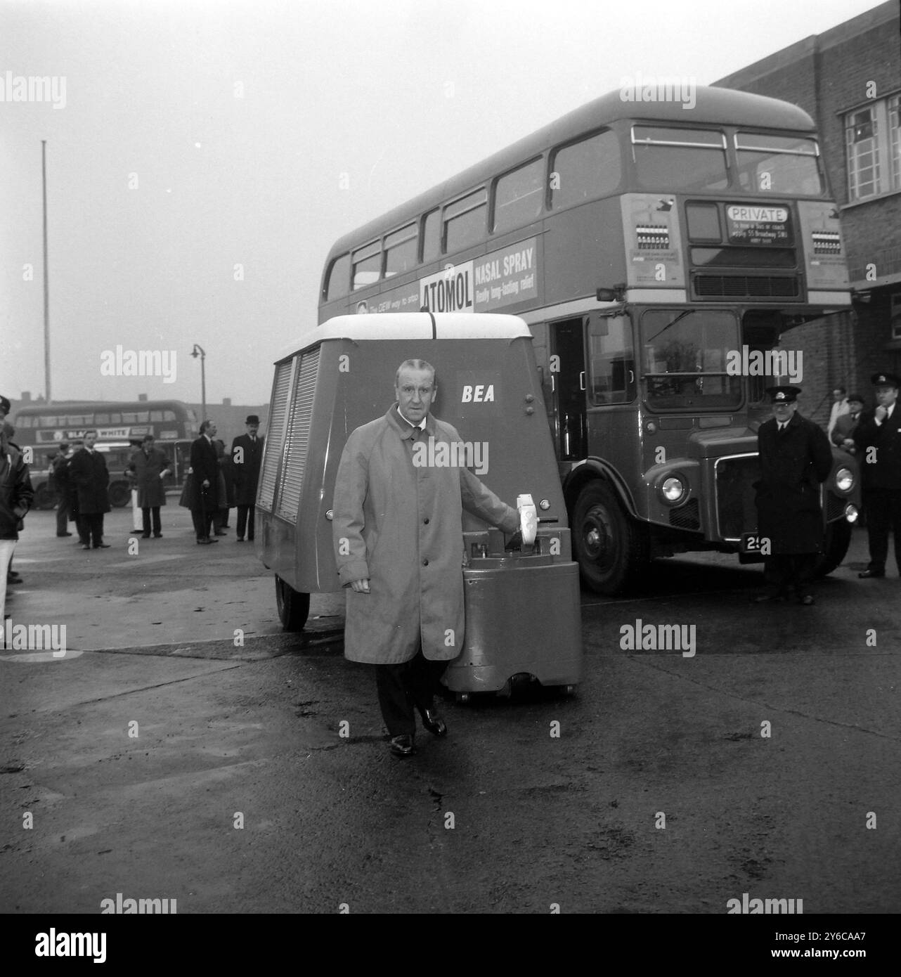 Bus london routemaster Black and White Stock Photos & Images - Alamy