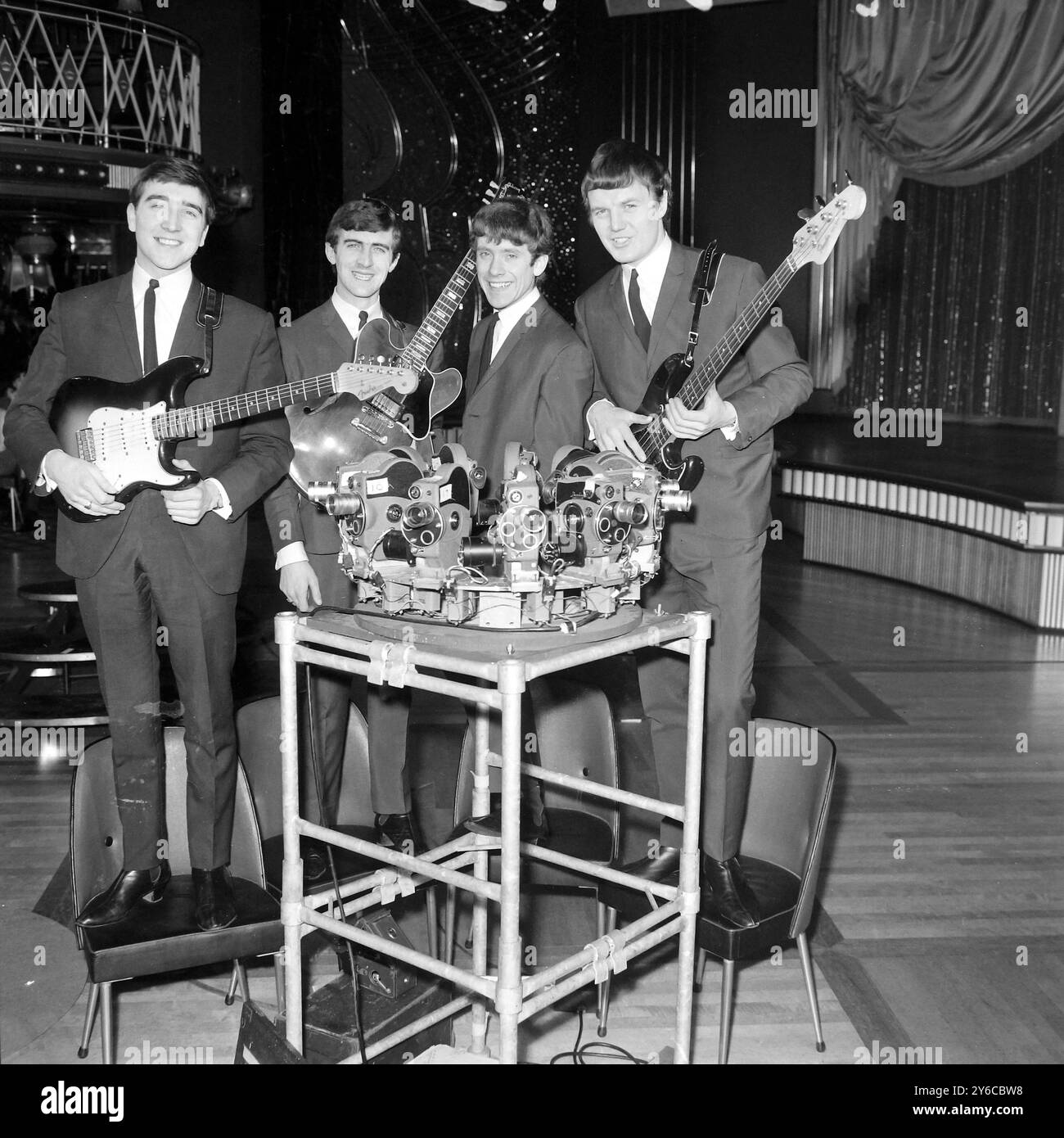 BLUE JEANS THE SWINGING ETC POP GROUP WITH RALPH ELLIS, RAY ENNIS ...