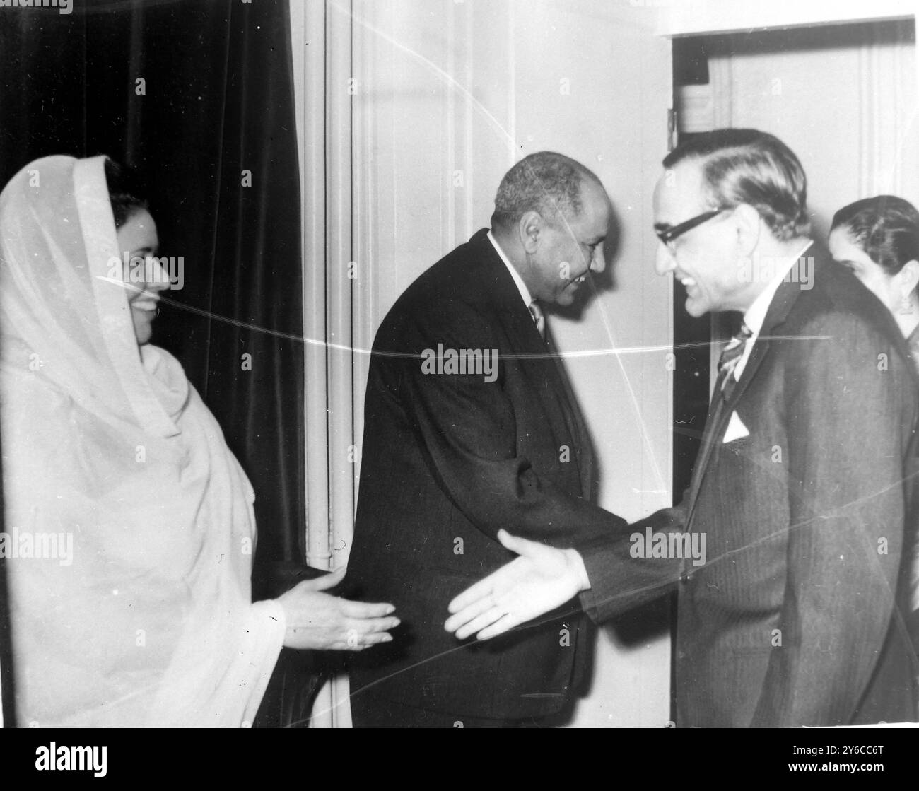 SAYED AMIN AHMED HUSSEIN WITH WIFE AND KEWAK SINGH IN LONDON ; 9 ...