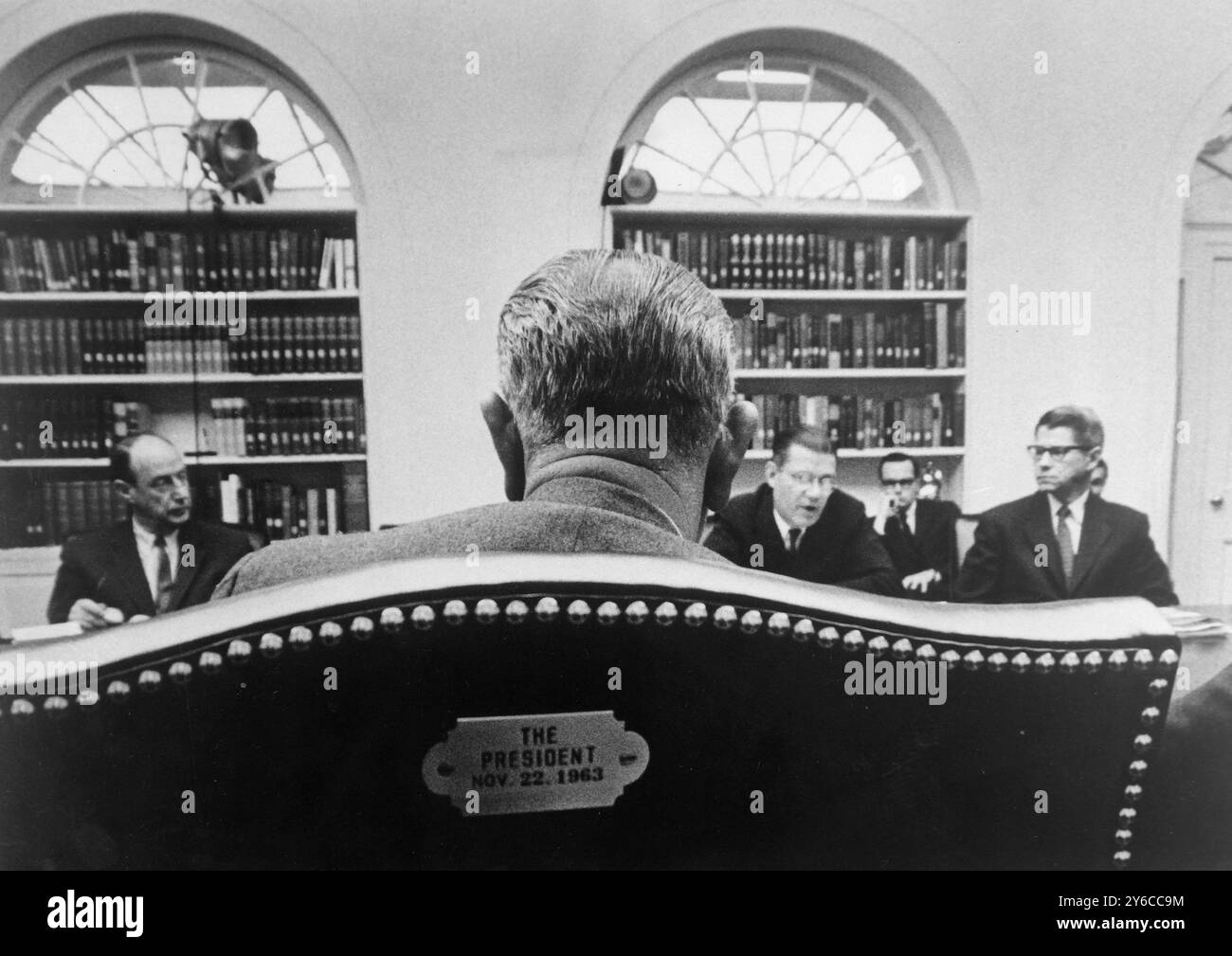 US AMERICAN PRESIDENT LYNDON B JOHNSON WITH STEVENSON MCNAMARA FREEMAN ...