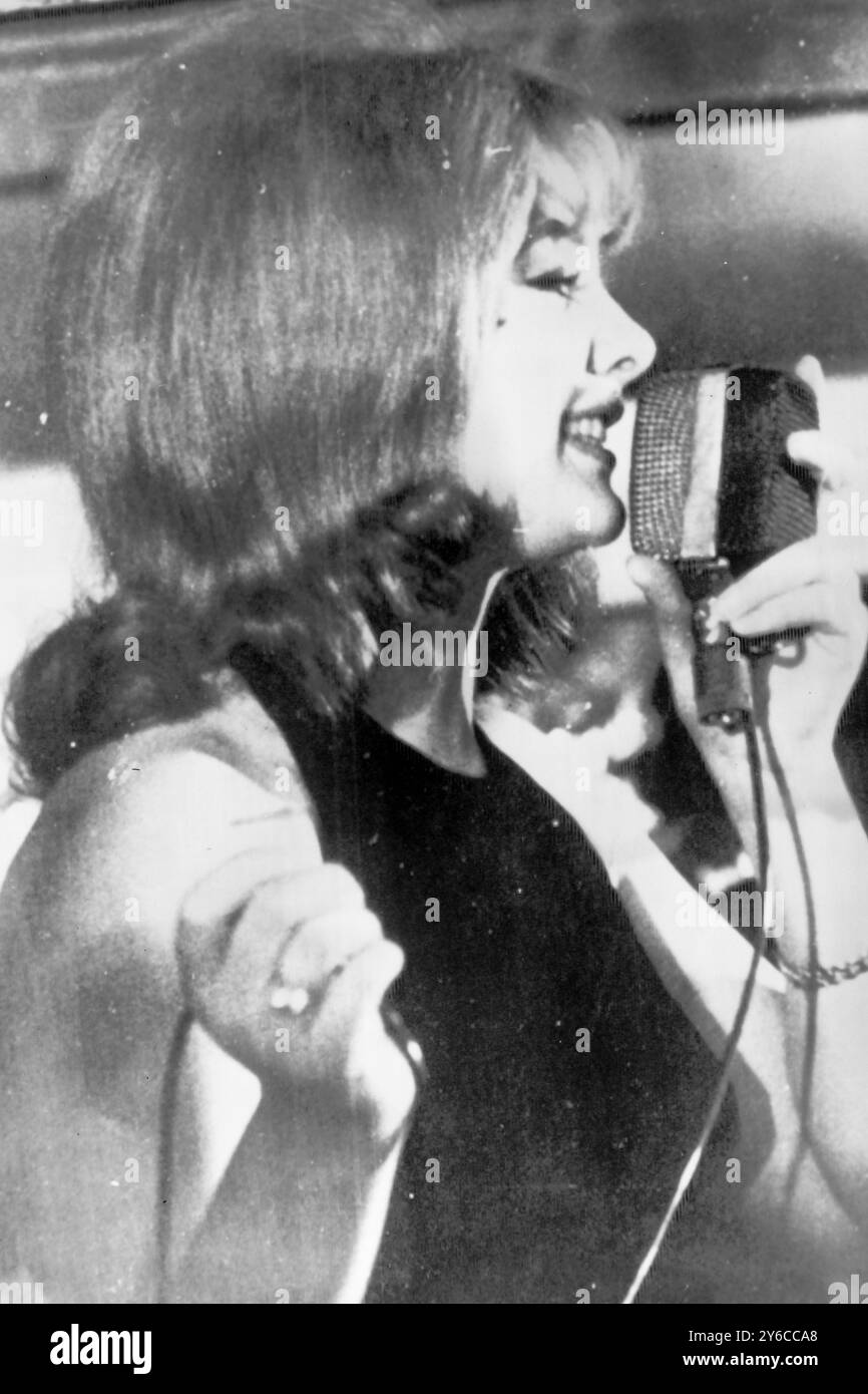 MARILYN MANDY RICE-DAVIES IN MUNICH / ; 8 JANUARY 1964 Stock Photo - Alamy