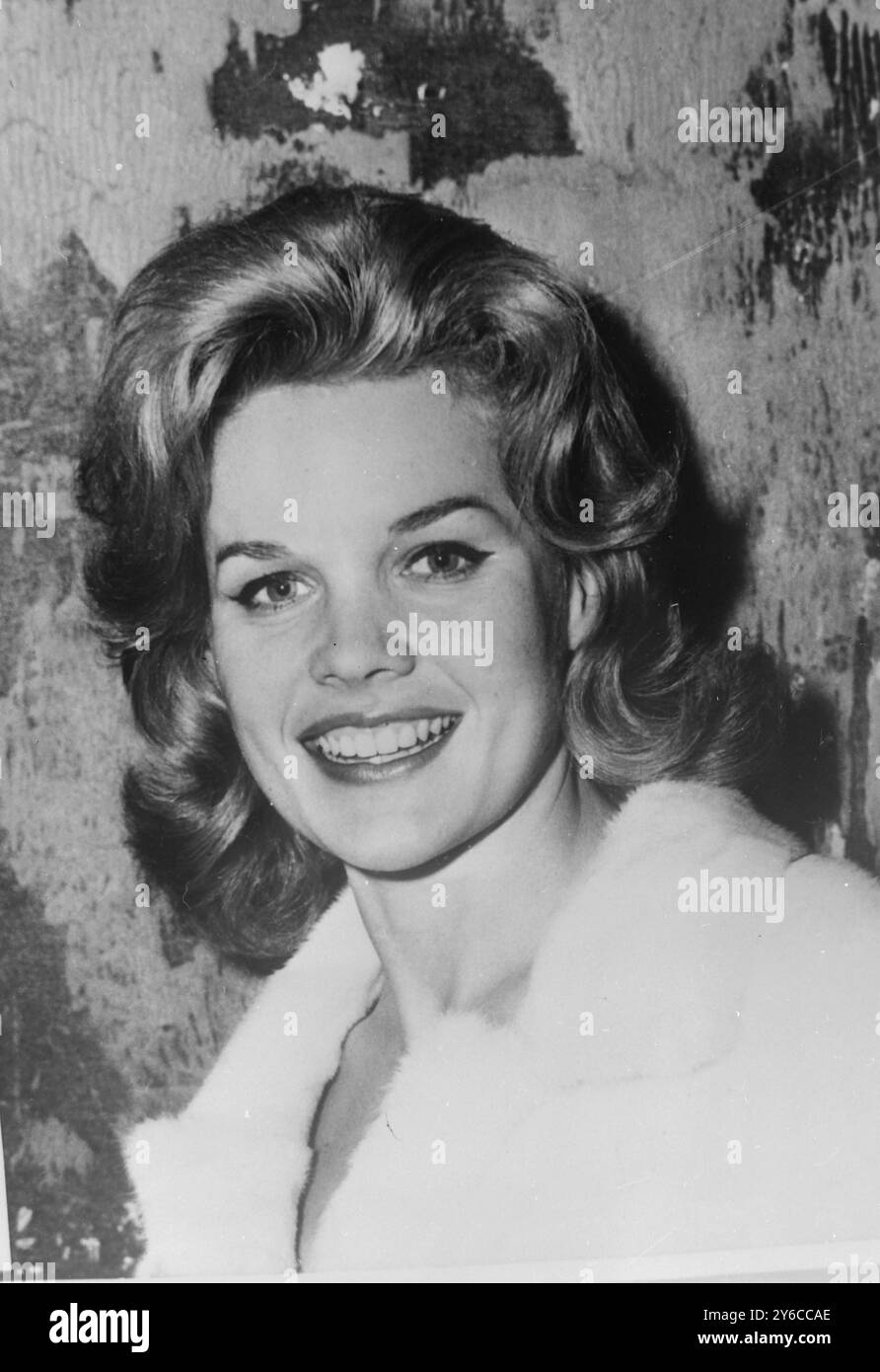 ACTRESS CARROLL BAKER BABY DOLL IN 1962 / ; 8 JANUARY 1964 Stock Photo ...
