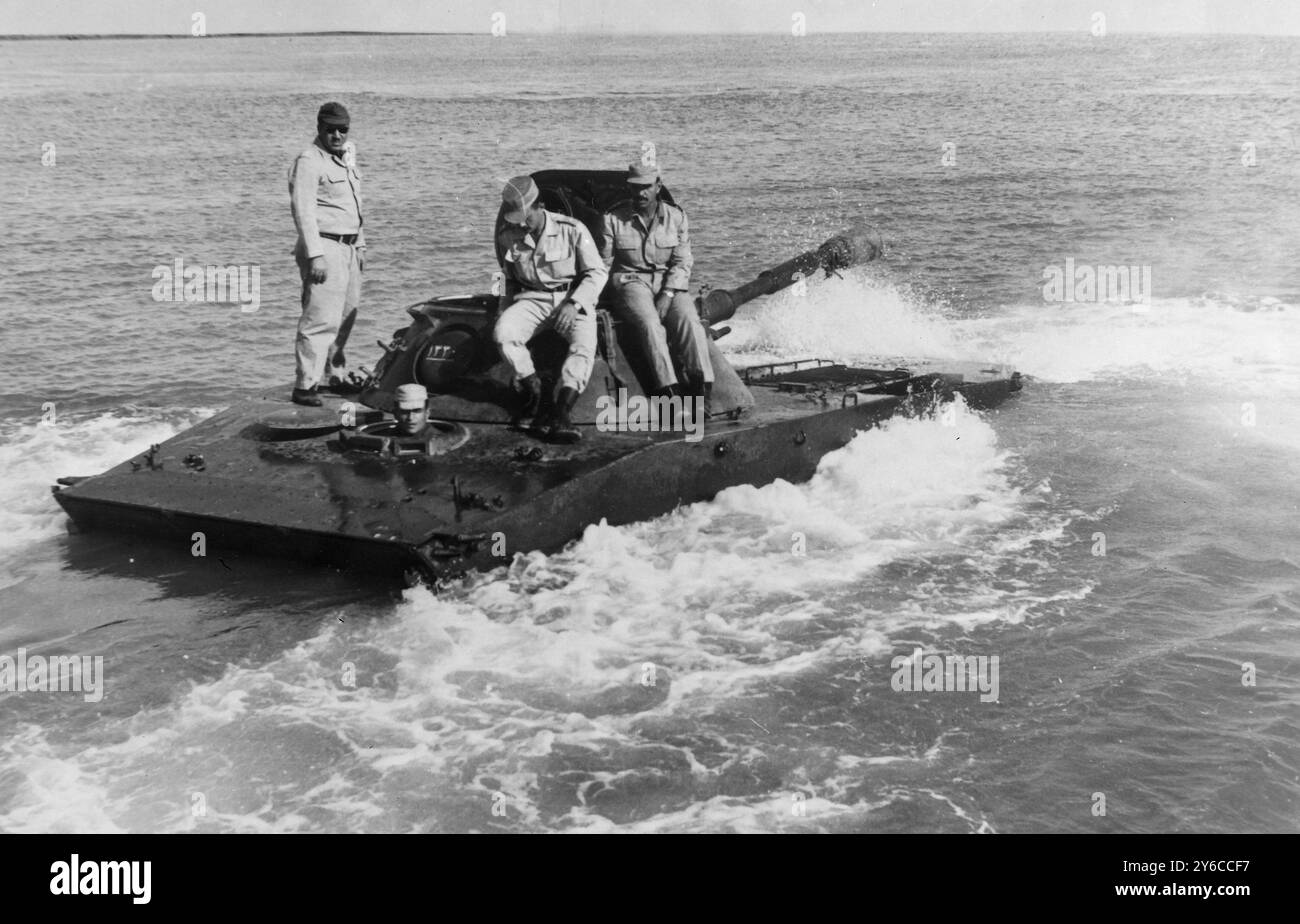 Amphibious tank hi-res stock photography and images - Alamy