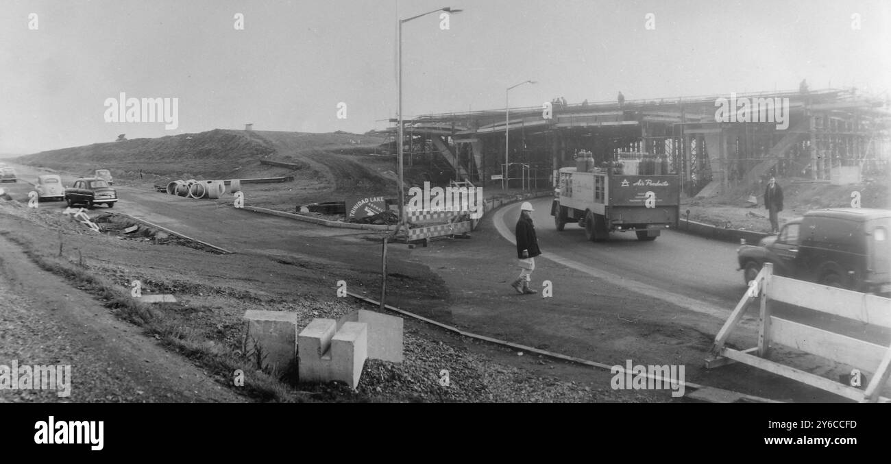 FIRST PHASE OF BUILDING MOTORWAY M4 COMPLETED / ; 7 JANUARY 1964 Stock ...