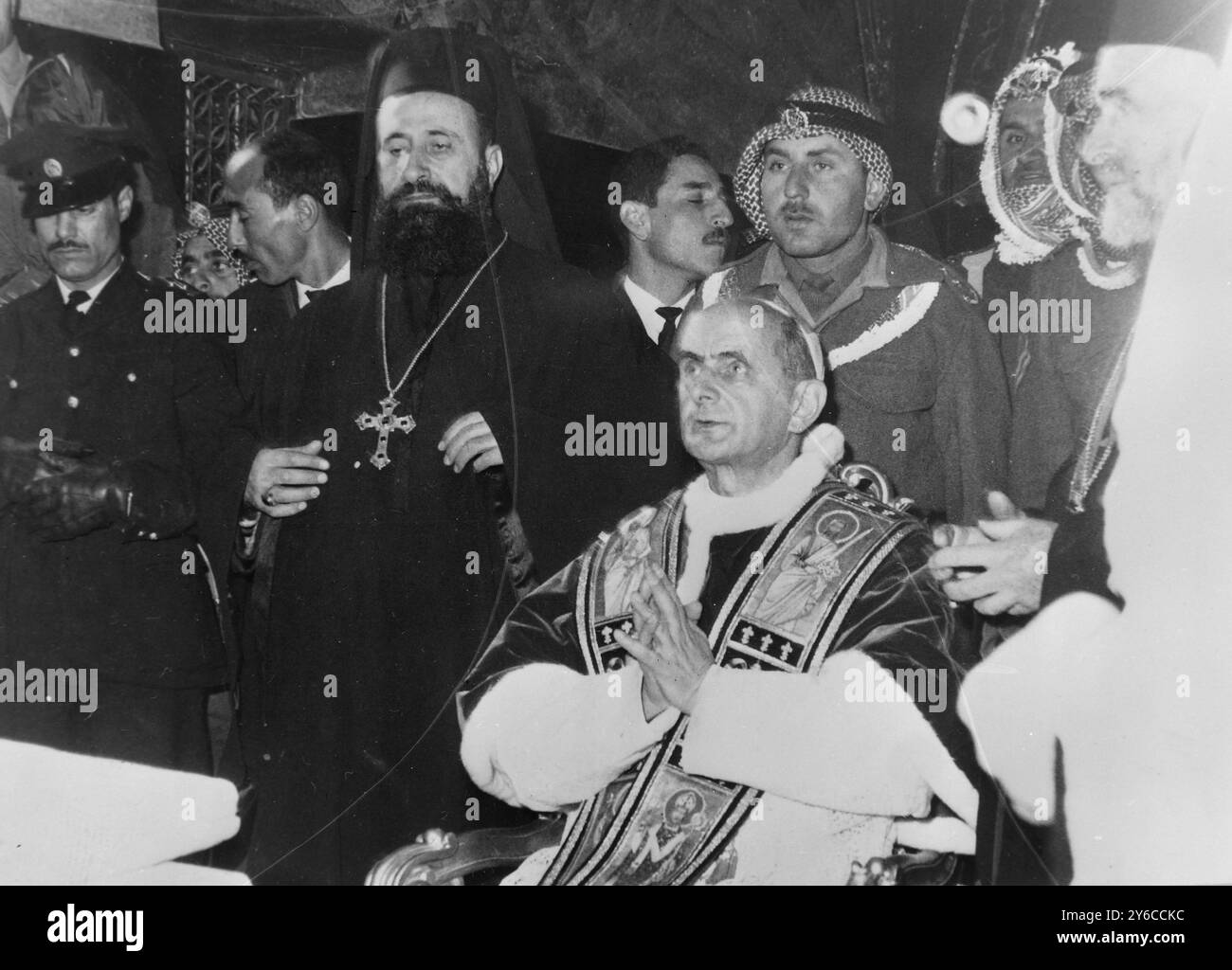POPE PAUL VI PRAYS AT MOUNT OF CALVARY IN JERUSALEM, JORDAN ISRAEL ...