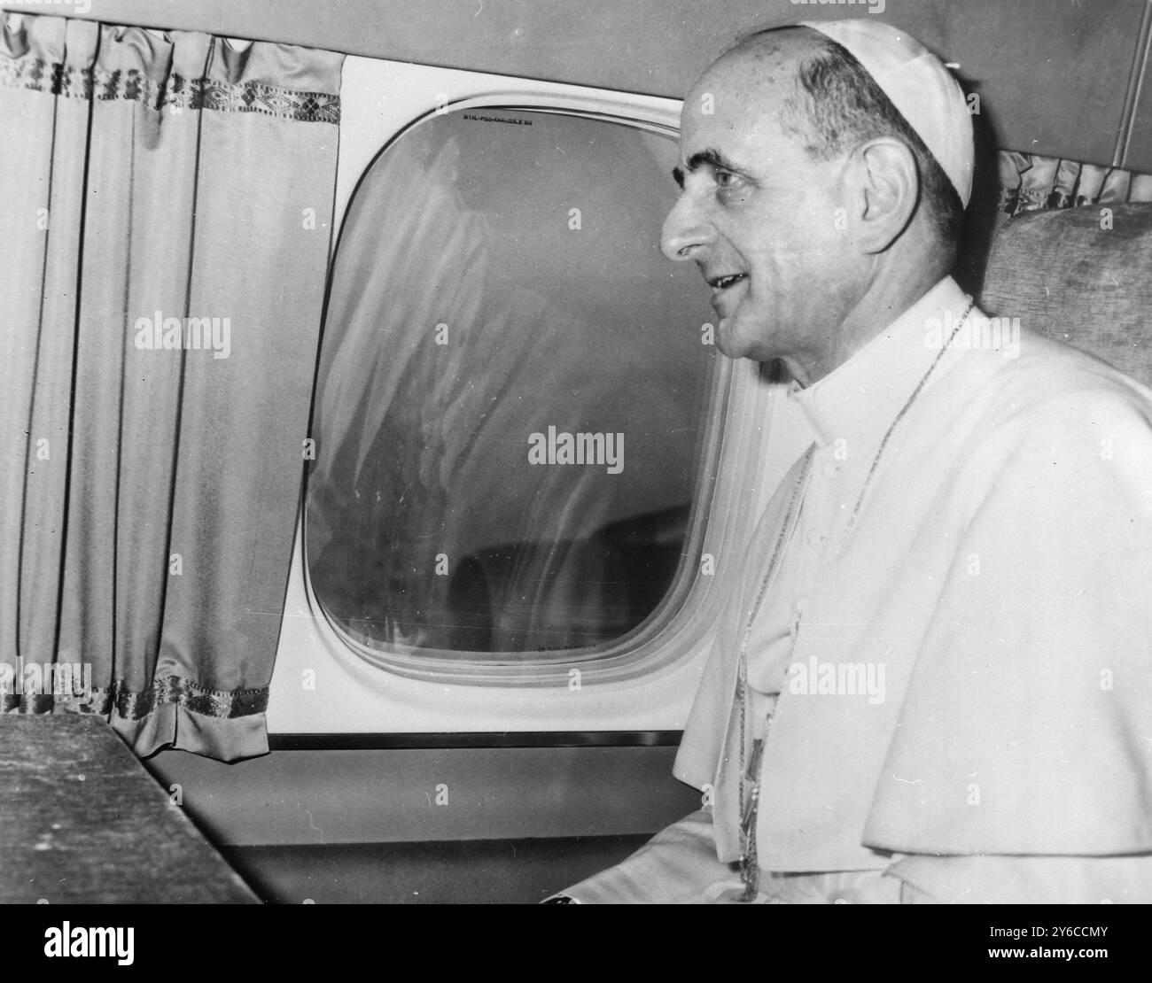 POPE PAUL VI ON A PLANE AIRCRAFT FROM AMMAN, JORDAN / ; 7 JANUARY 1964 ...