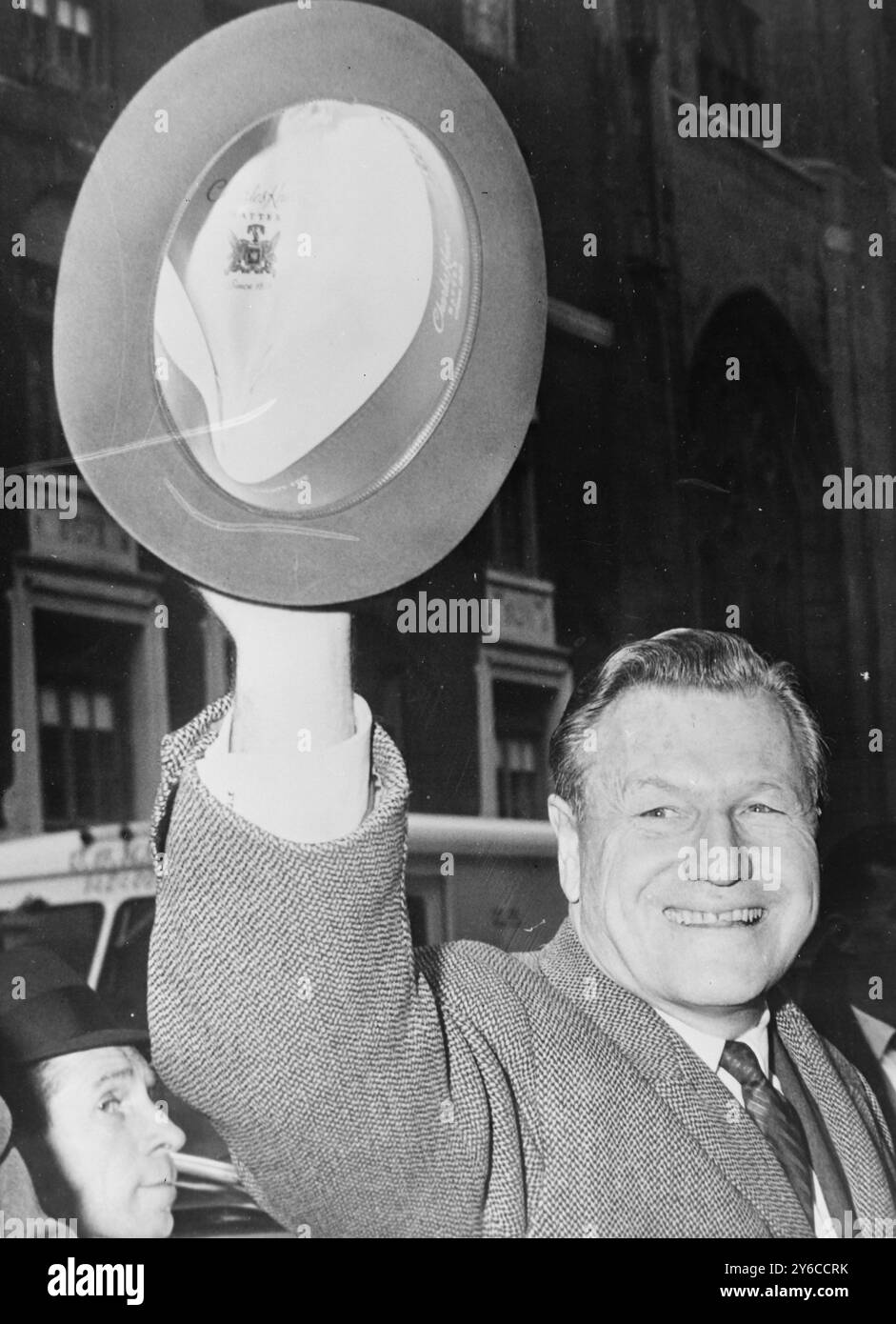 GOVERNOR NELSON ROCKEFELLER LEAVING NEW YORK FOR PRESIDENTIAL CAMPAIGN ...