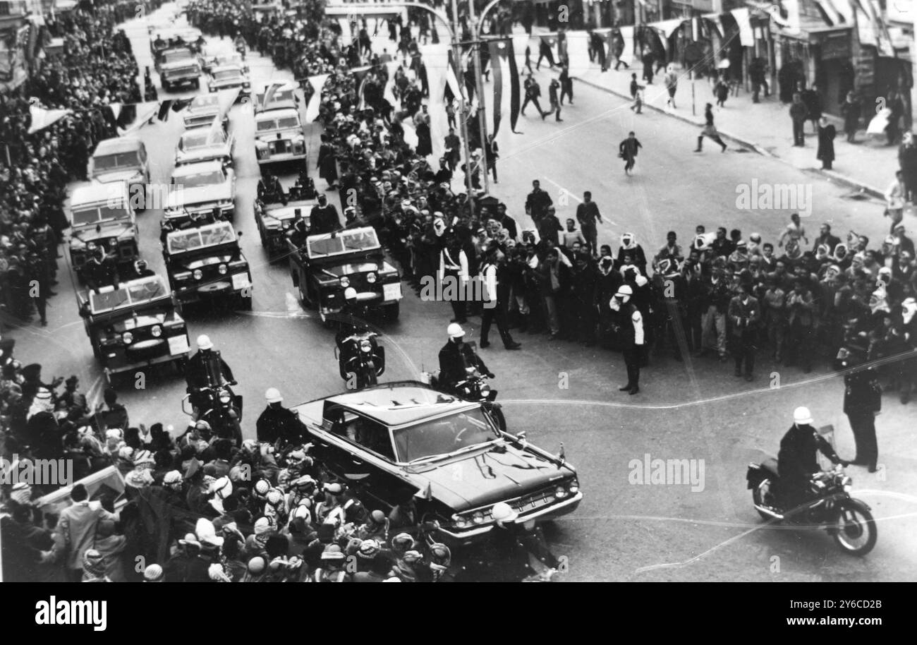 POPE PAUL VI PROCESSION MOTORCADE IN AMMAN, JORDAN / ; 5 JANUARY 1964 ...