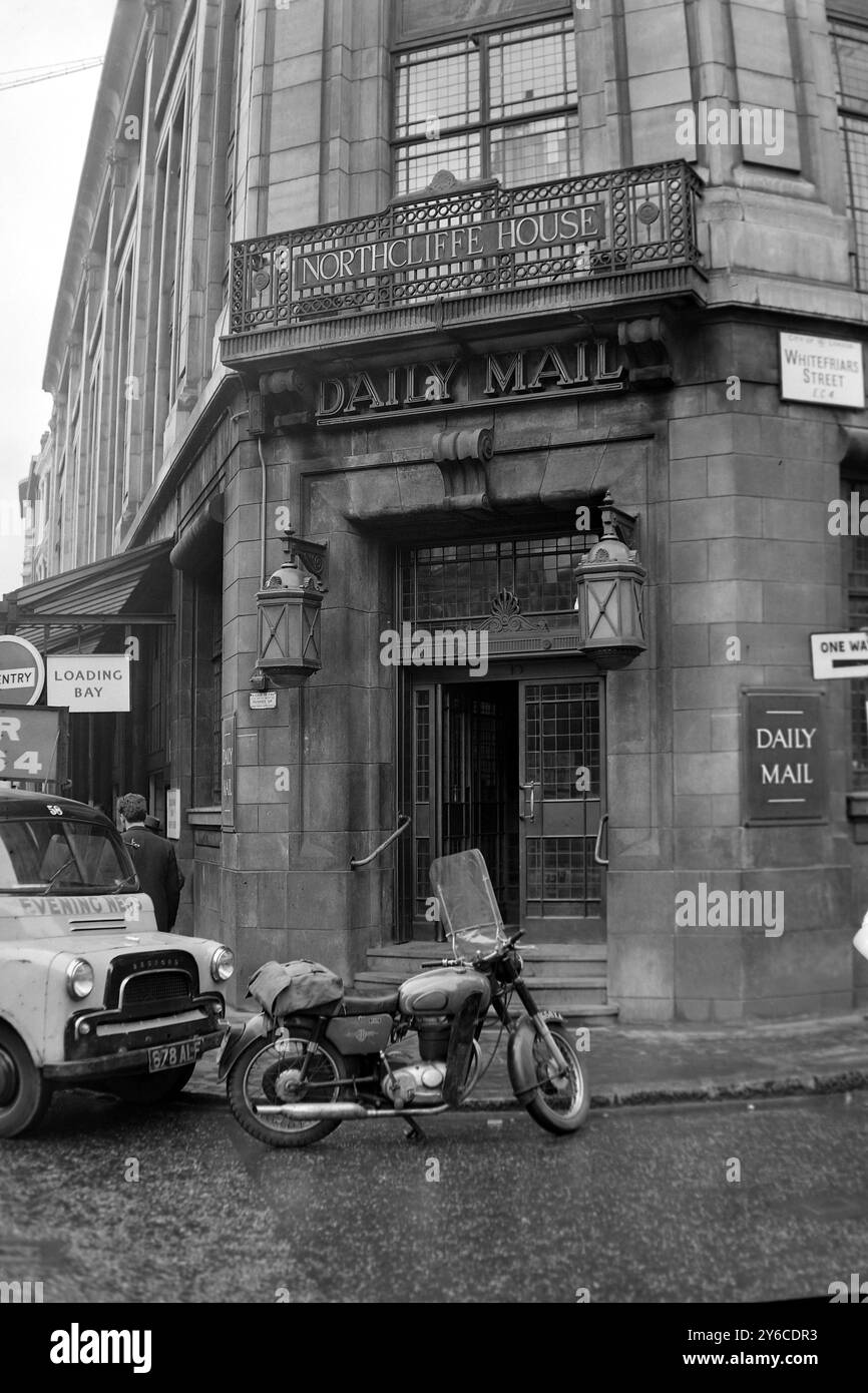 BOUVERIE STEET DAILY MAIL BUILDING IN LONDON ; 31 DECEMBER 1963 Stock ...
