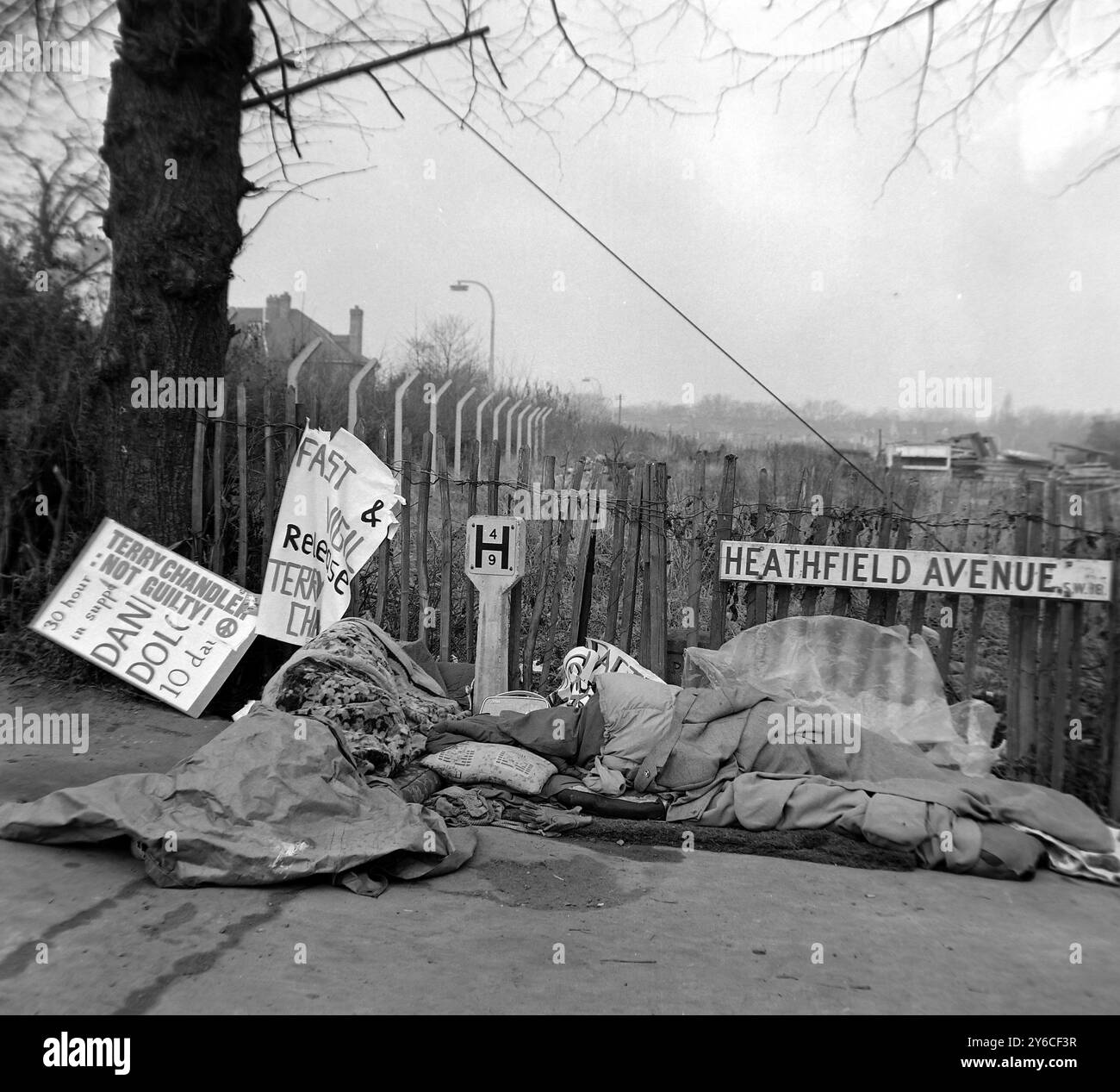 GEORGE CABUTTI AND ZION SILVERSTEIN FASTING OUTSIDE WANDSWORTH PRISON ...