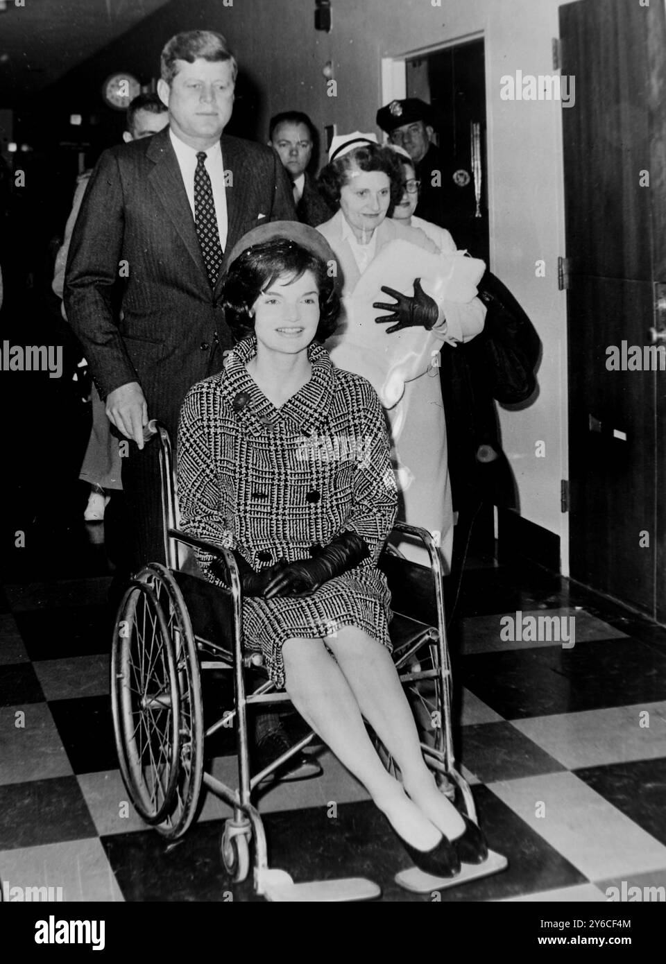 US AMERICAN PRESIDENT JOHN F KENNEDY JFK WITH WIFE JACQUELINE JACKIE ...