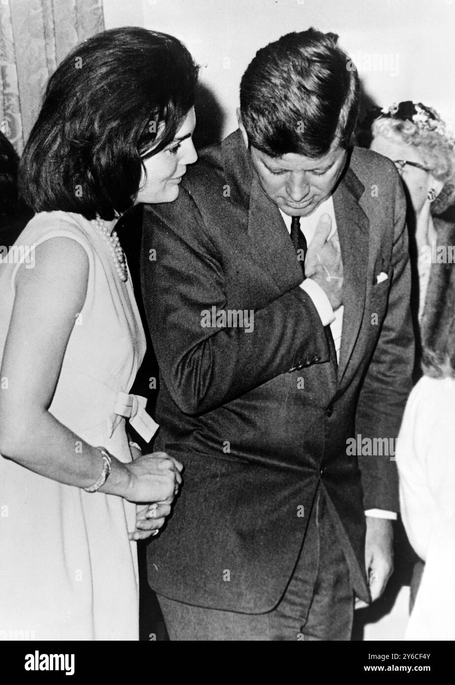 US AMERICAN PRESIDENT JOHN F KENNEDY JFK WITH WIFE JACQUELINE JACKIE ...