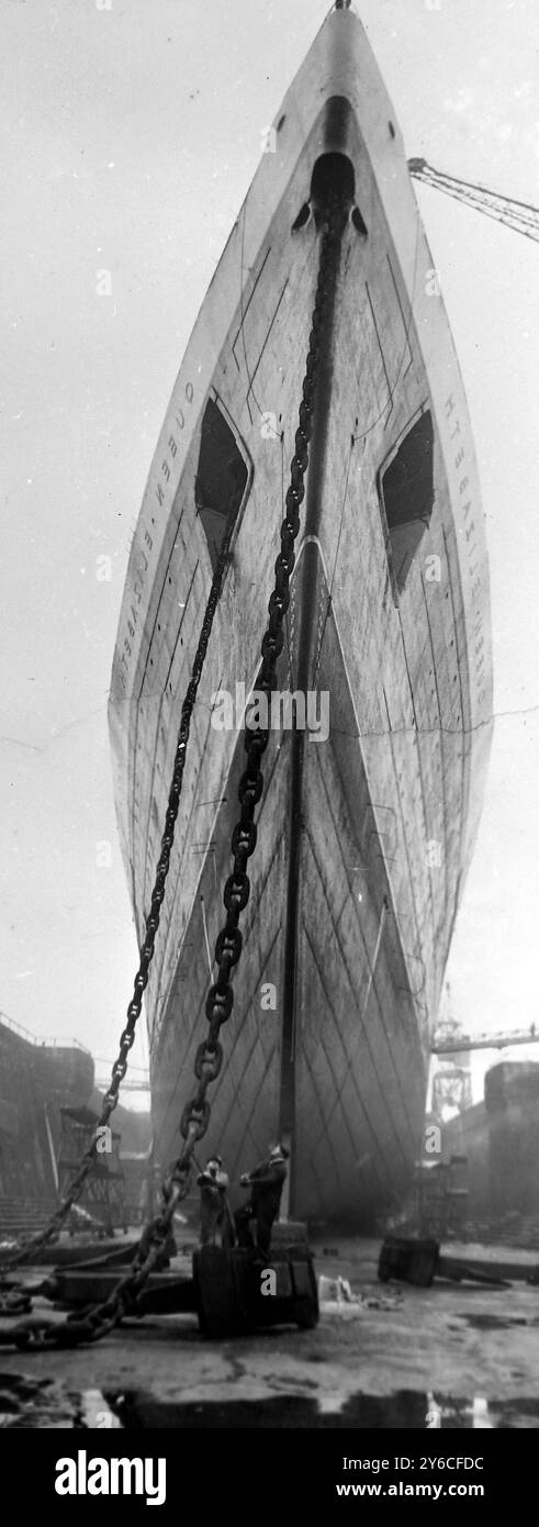 GIANT LINER QUEEN ELIZABETH IN SOUTHAMPTON / ; 19 DECEMBER 1963 Stock ...