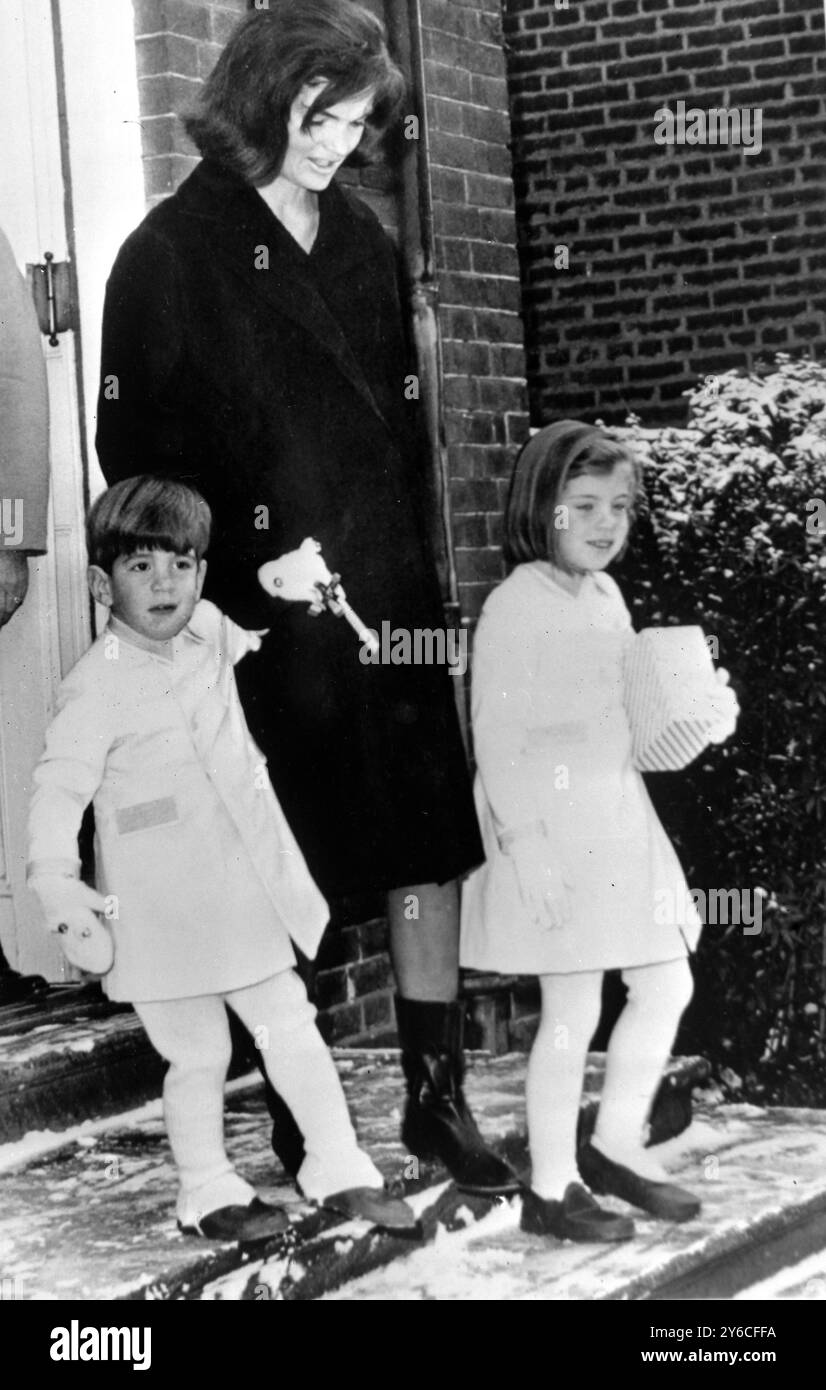 JACQUELINE JACKIE KENNEDY WITH CHILDREN JOHN AND CAROLINE IN WASHINGTON ...