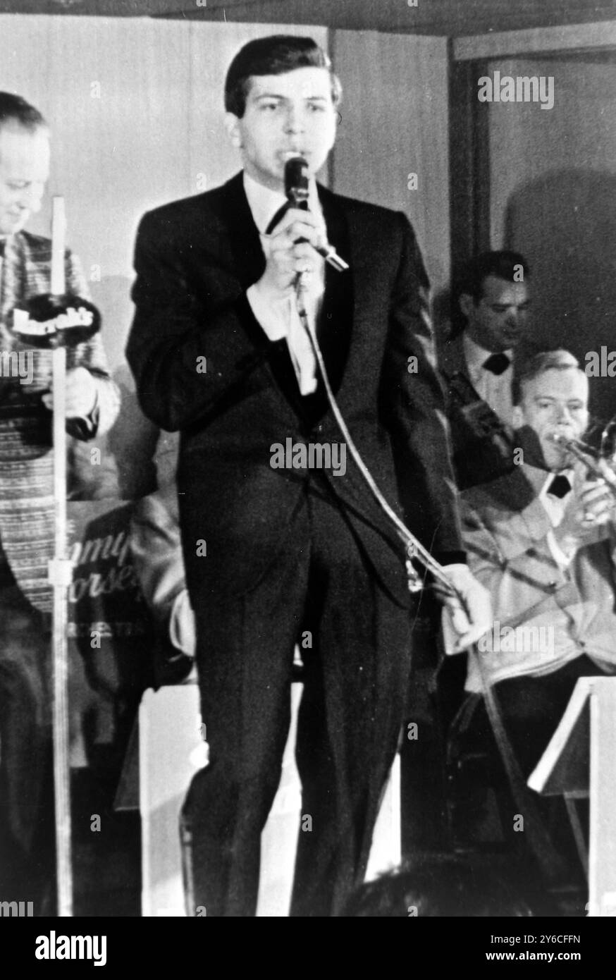 FRANK SINATRA JUNIOR FIRST APPEARANCE AFTER KINDNAPPING IN CALIFORNIA / ; 20 DECEMBER 1963 Stock ...