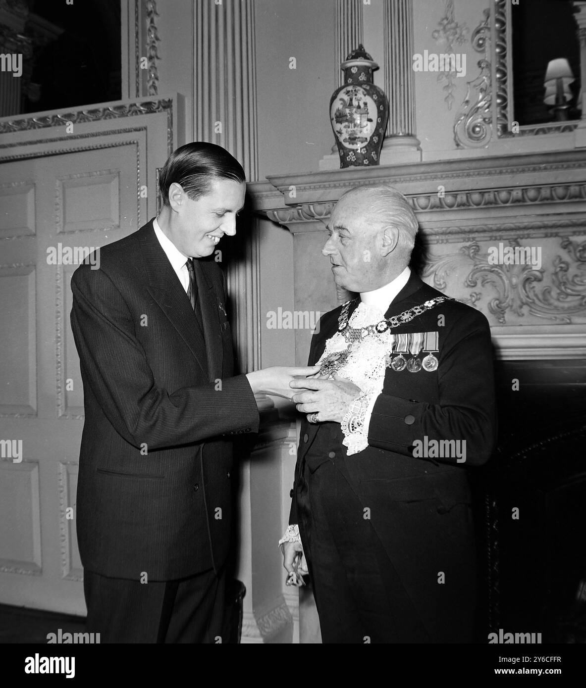 LORD MAYOR OF LONDON ALDERMAN JAMES C HARMAN WITH JAN PIERS IN LONDON ...