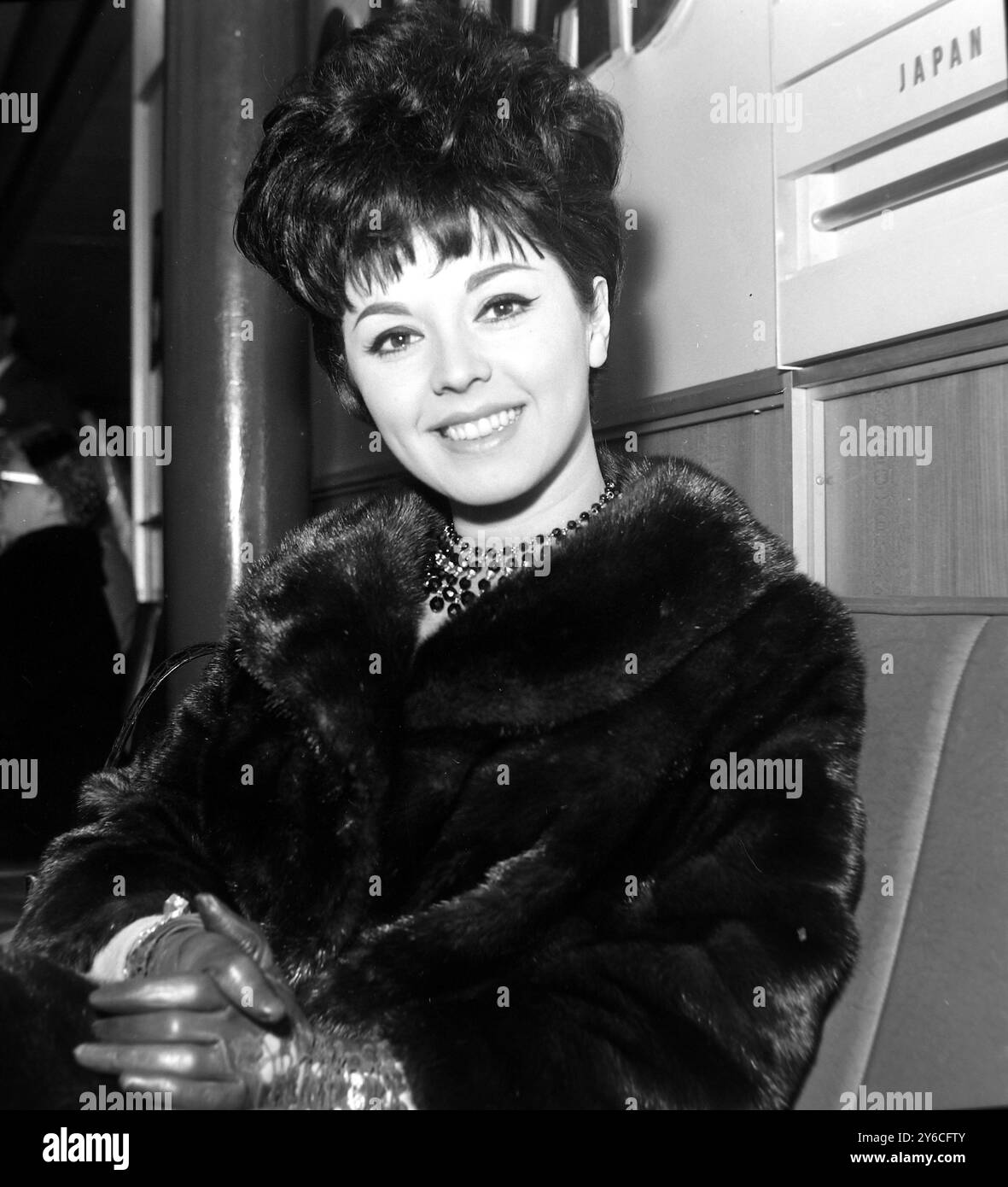 SUSAN MAUGHAN ON HER WAY TO BARBADOS ; 17 DECEMBER 1963 Stock Photo - Alamy