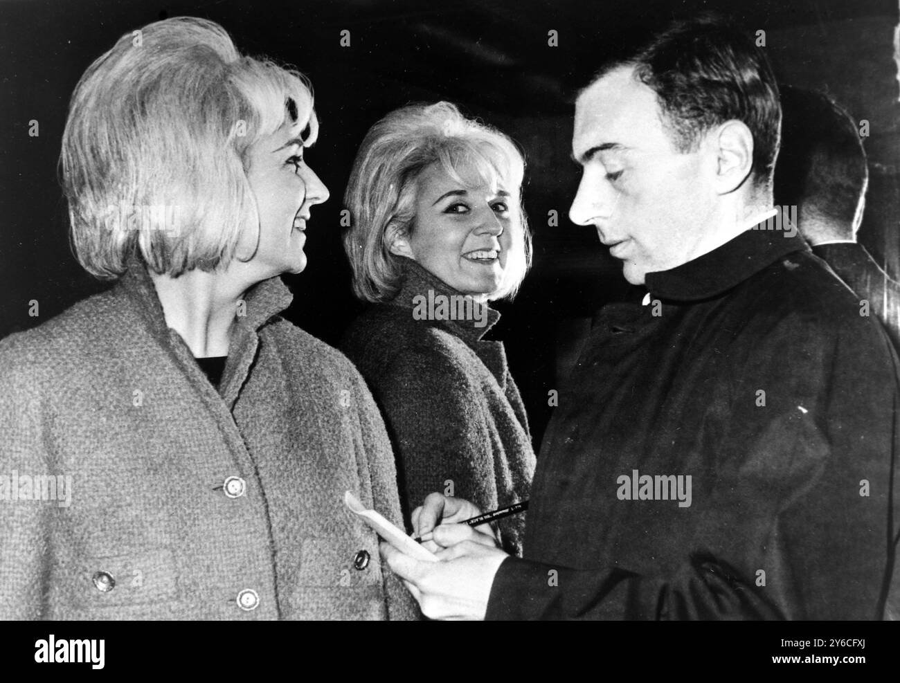 SYBIL BURTON AND PETER SELLERS TALKING IN NEW YORK / ; 17 DECEMBER 1963 ...