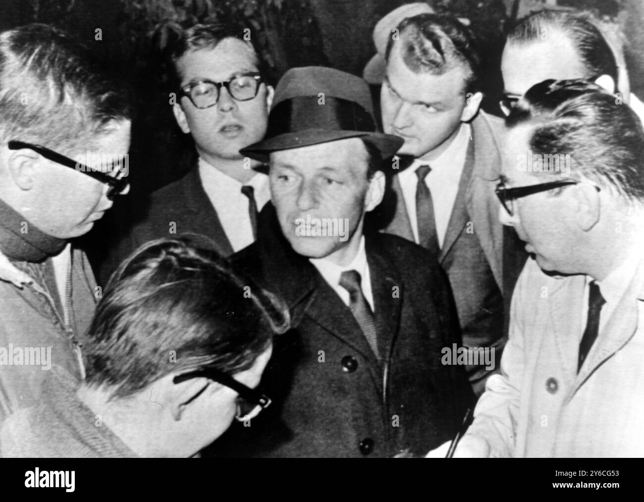FRANK SINATRA PRESS CONFERENCE ABOUT HIS KIDNAPPED SON, LOS ANGELES ...