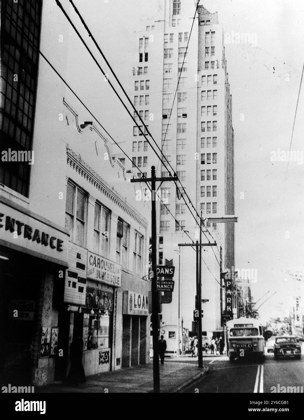 STREET SCENE IN DALLAS, TEXAS ; 13 DECEMBER 1963 Stock Photo - Alamy