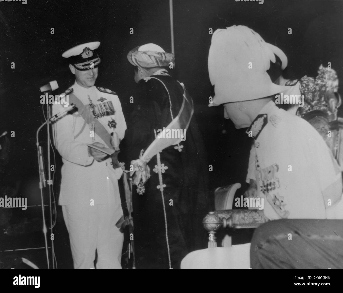 INDEPENDENCE OF ZANZIBAR - PRINCE PHILIP HANDS OVER INDEPENDENCE PAPERS ...