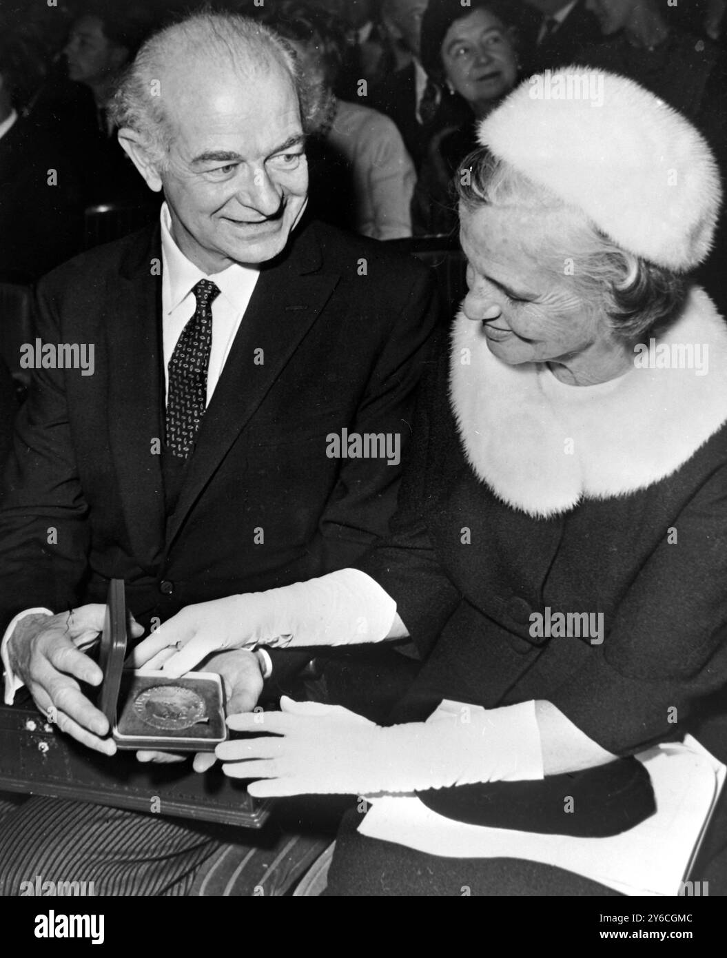 LINUS PAULING NOBEL PRIZE WINNER IN STOCKHOM WITH WIFE AVA / ; 11 ...