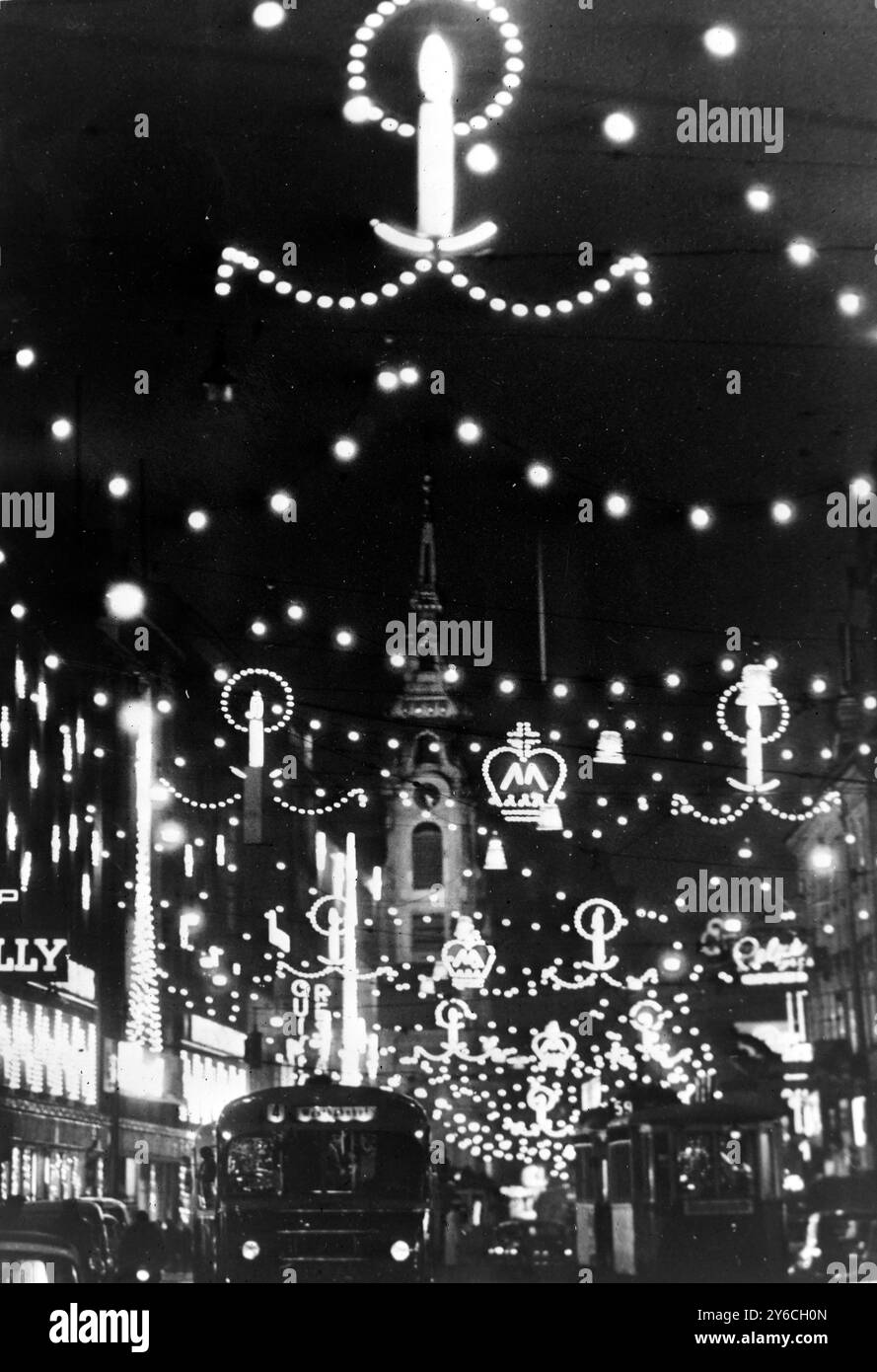 CHRISTMAS DECORATIONS IN VIENNA, AUSTRIA / ; 10 DECEMBER 1963 Stock ...