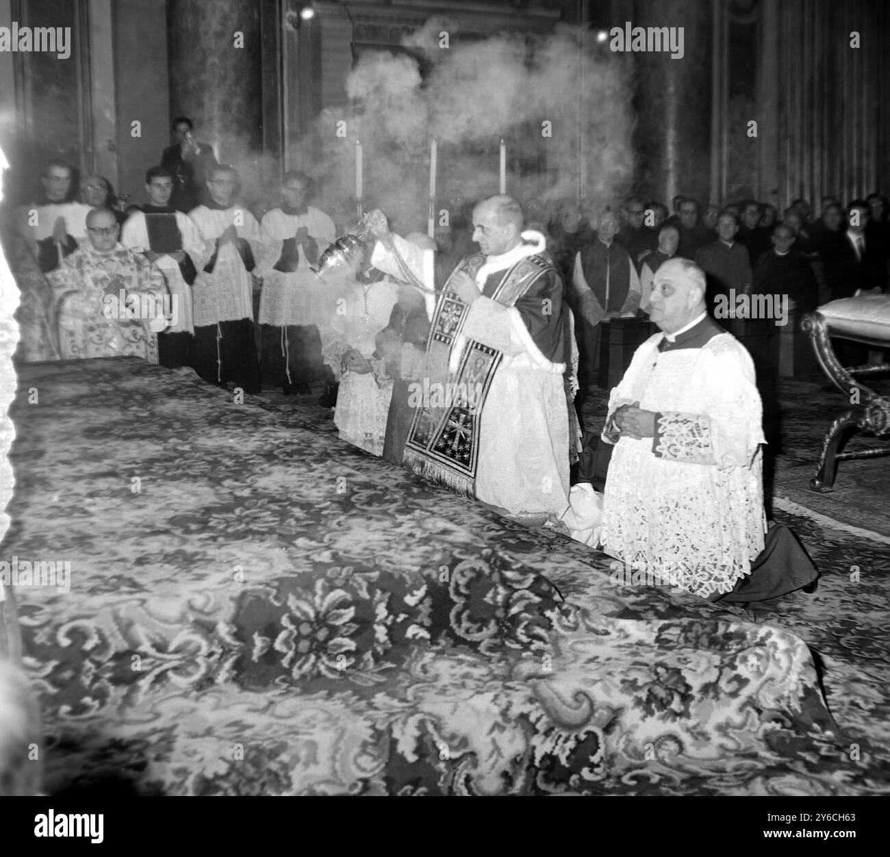 POPE PAUL VI SPREAD INCENSE IN VATICAN CITY FOR IMMACULATE FEASTDAY ...