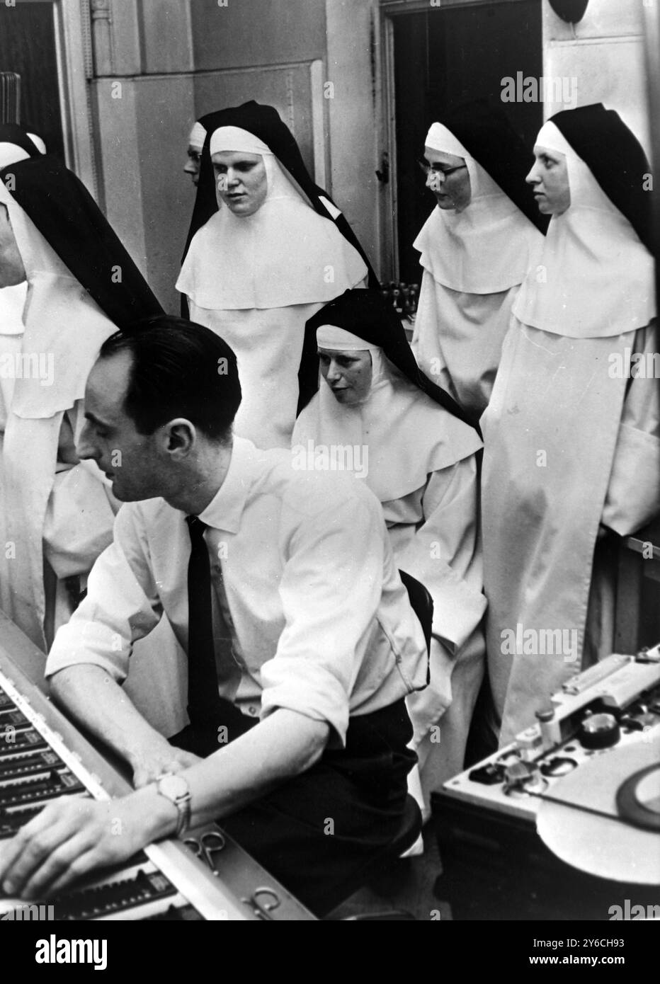 DOMINICAN SISTERS NUNS IN FISCHERMONT, BELGIUM / ; 6 DECEMBER 1963 ...