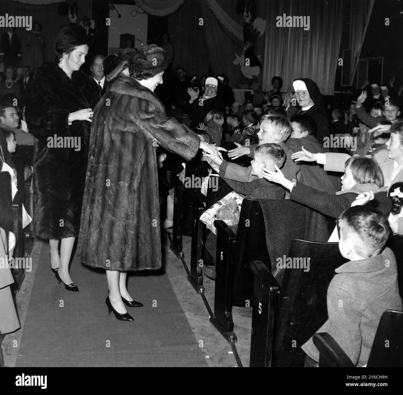 QUEEN FABIOLA LAUGH AS KIDS PUSH TO SHAKE HANDS IN BELGIUM ; 6 DECEMBER ...