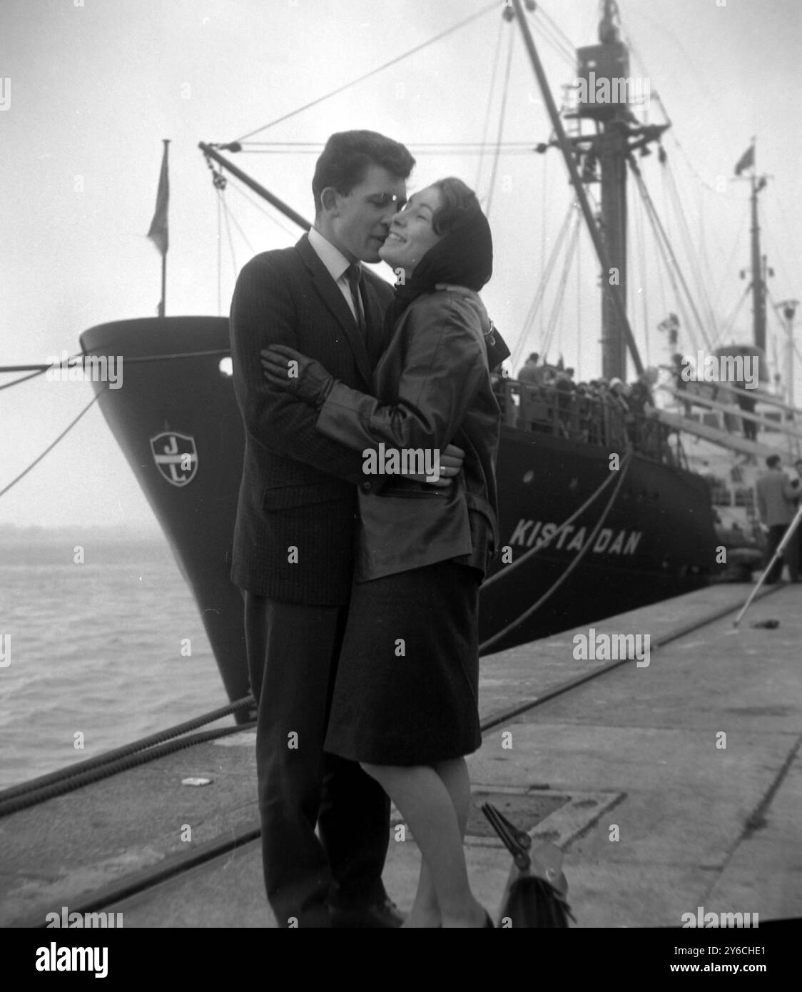 RICHARD FEWSTER RADAR OPERATOR WITH GIRLFRIEND GILLIAN CROMPTON IN ...