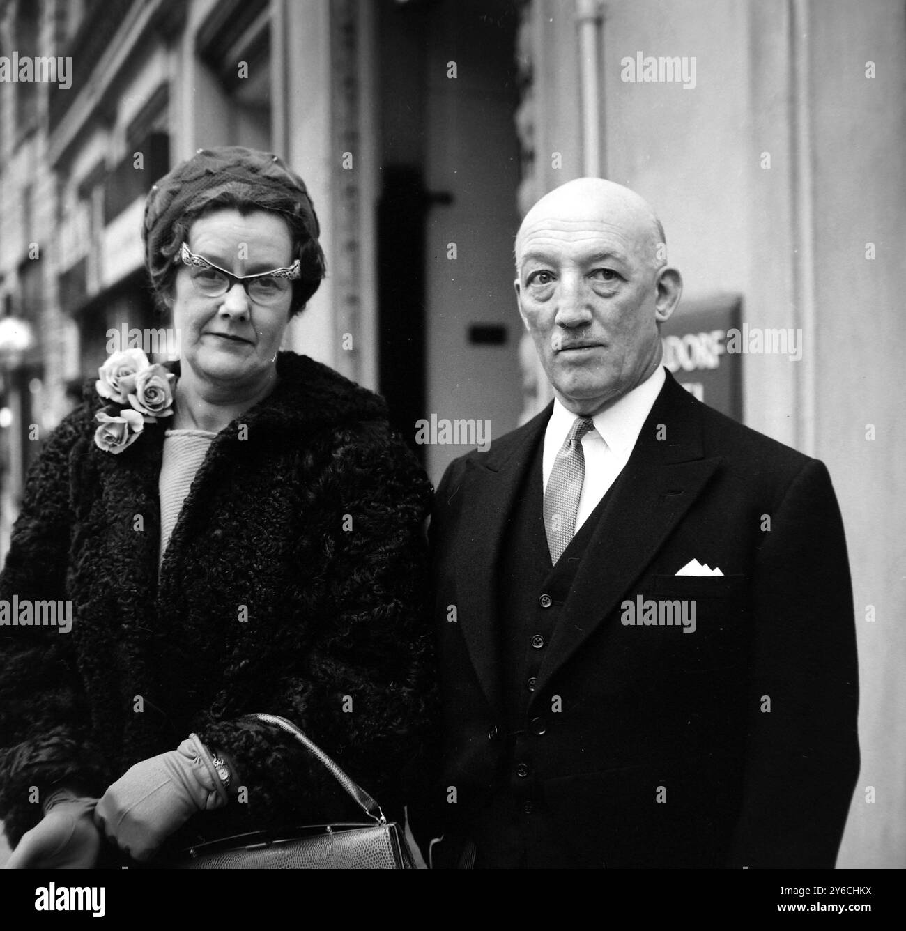 ROLAND KNOX WITH WIFE / ; 3 DECEMBER 1963 Stock Photo - Alamy