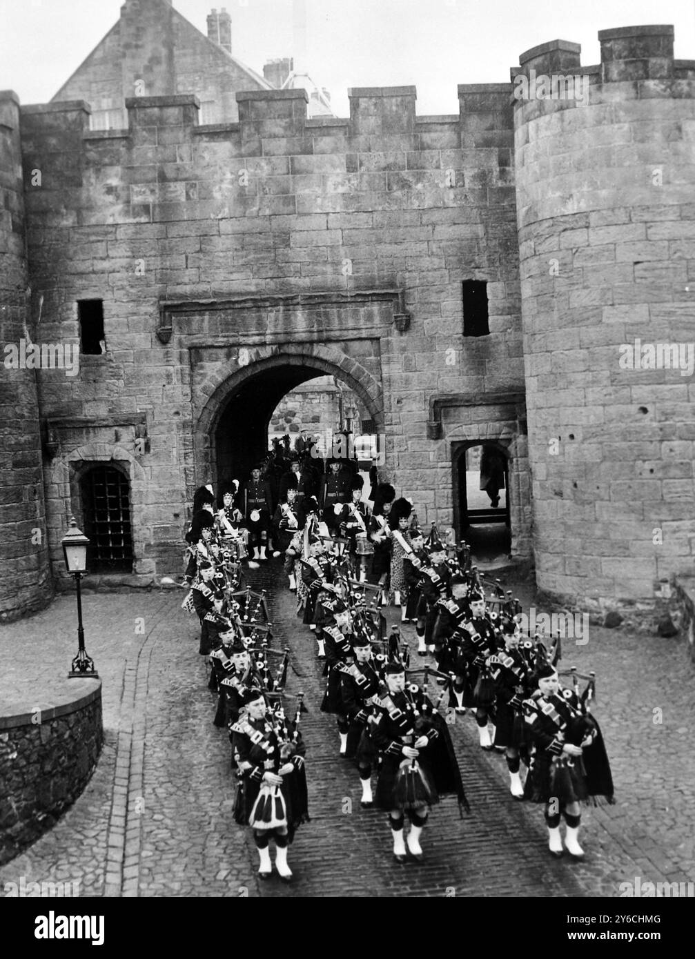 BRITISH ARMY ARGYLL & SUTHERLAND LEAVING STIRLING CASTLE, SCOTLAND ; 3 ...