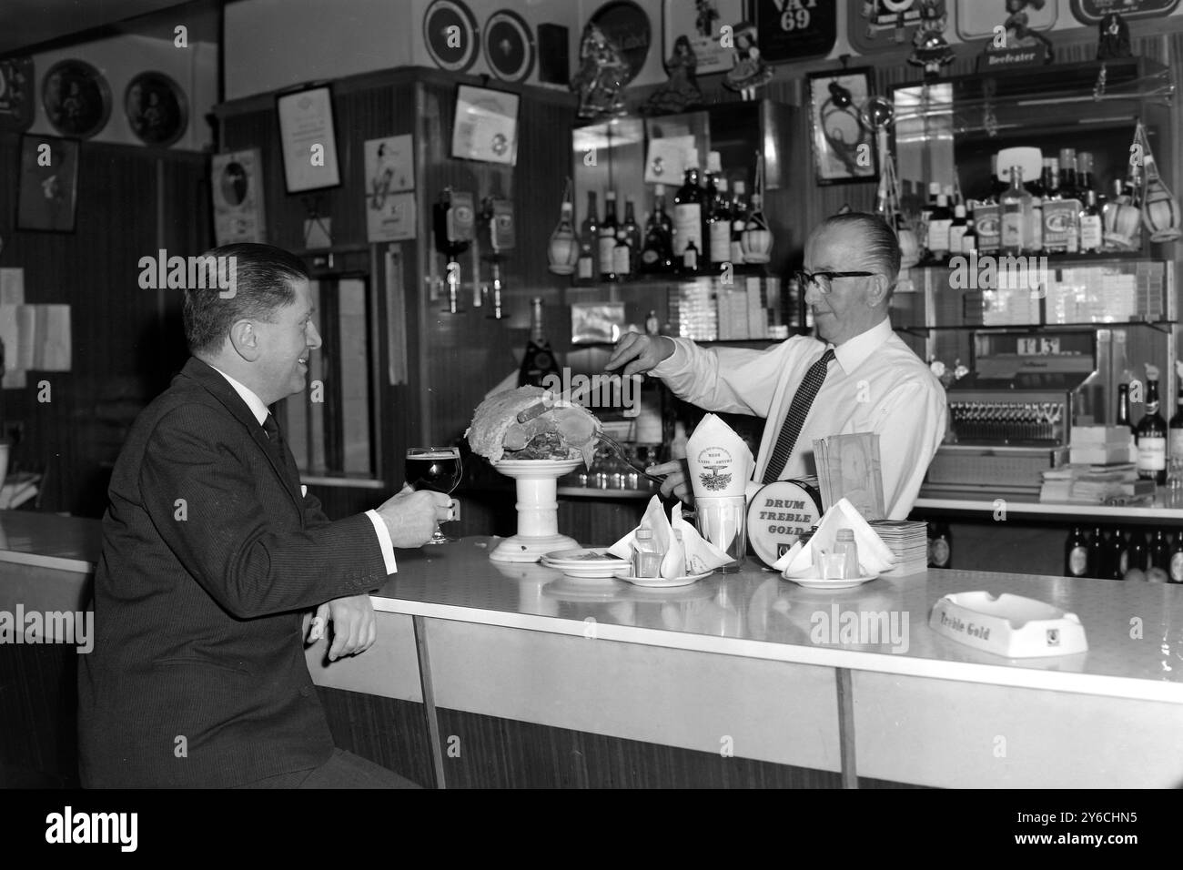 Egon ronay hi-res stock photography and images - Alamy