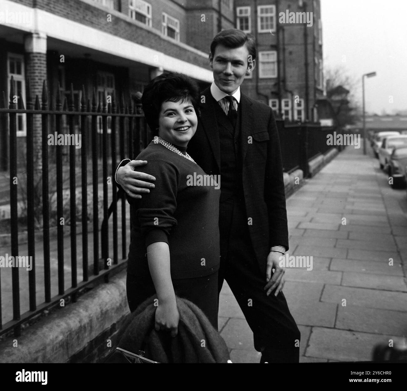 ENGAGEMENT OF LOUISE DUNN AND DONALD CAMERON IN LONDON ; 2 DECEMBER ...