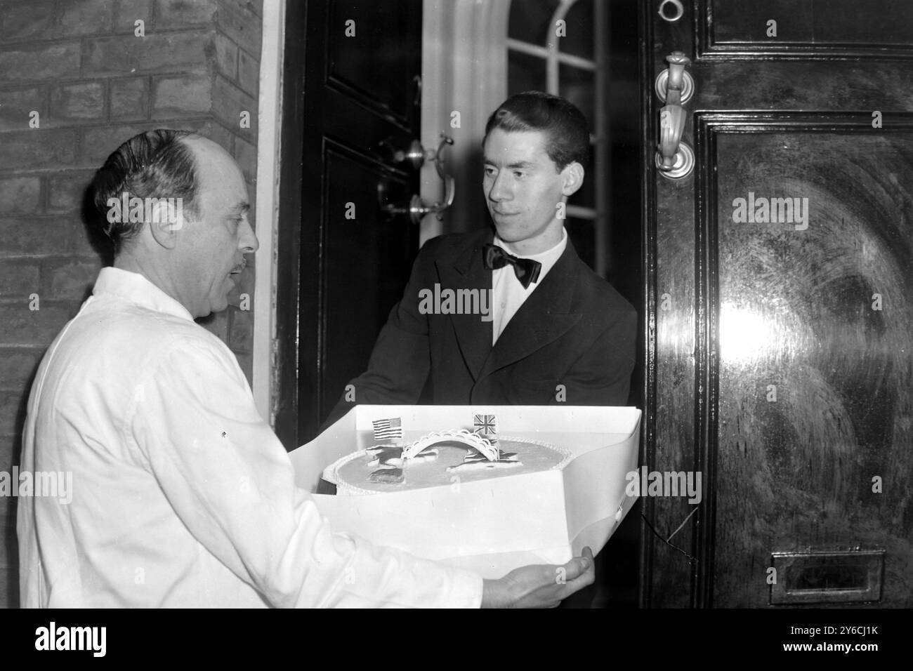 CHURCHILL 89TH BIRTHDAY CAKE ; 30 NOVEMBER 1963 Stock Photo - Alamy