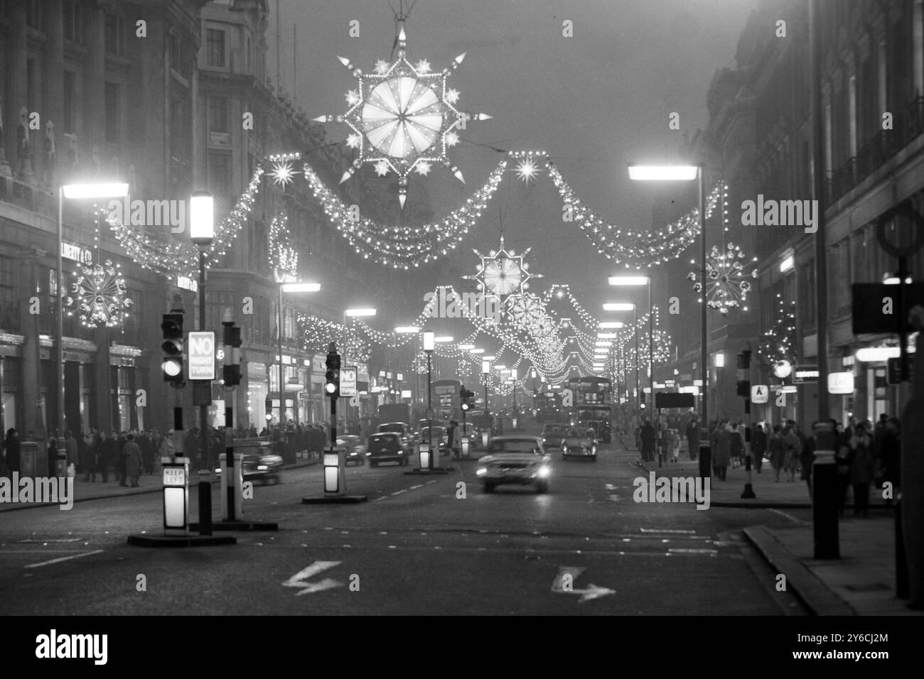 REGENTS STEET CHRISTMAS LIGHTS ILLUMINATION IN LONDON ; 30 NOVEMBER ...