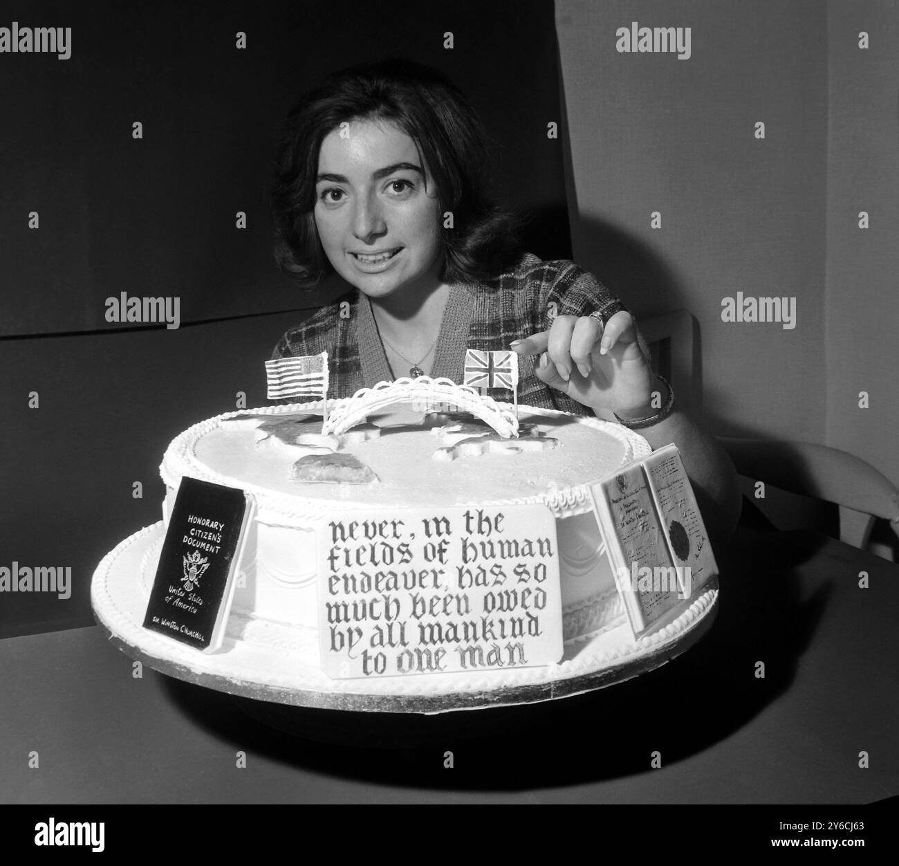 BARBARA GREEN WITH CHURCHILL 89TH BIRTHDAY CAKE IN LONDON / ; 29 ...