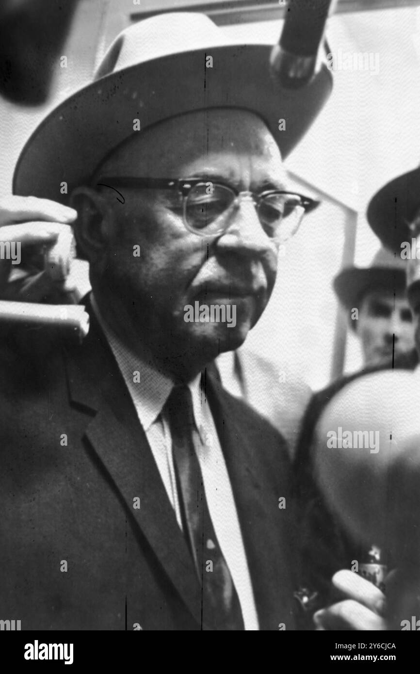 WILL FRITZ DALLAS POLICE CHIEF WITH PRESS / ; 27 NOVEMBER 1963 Stock ...