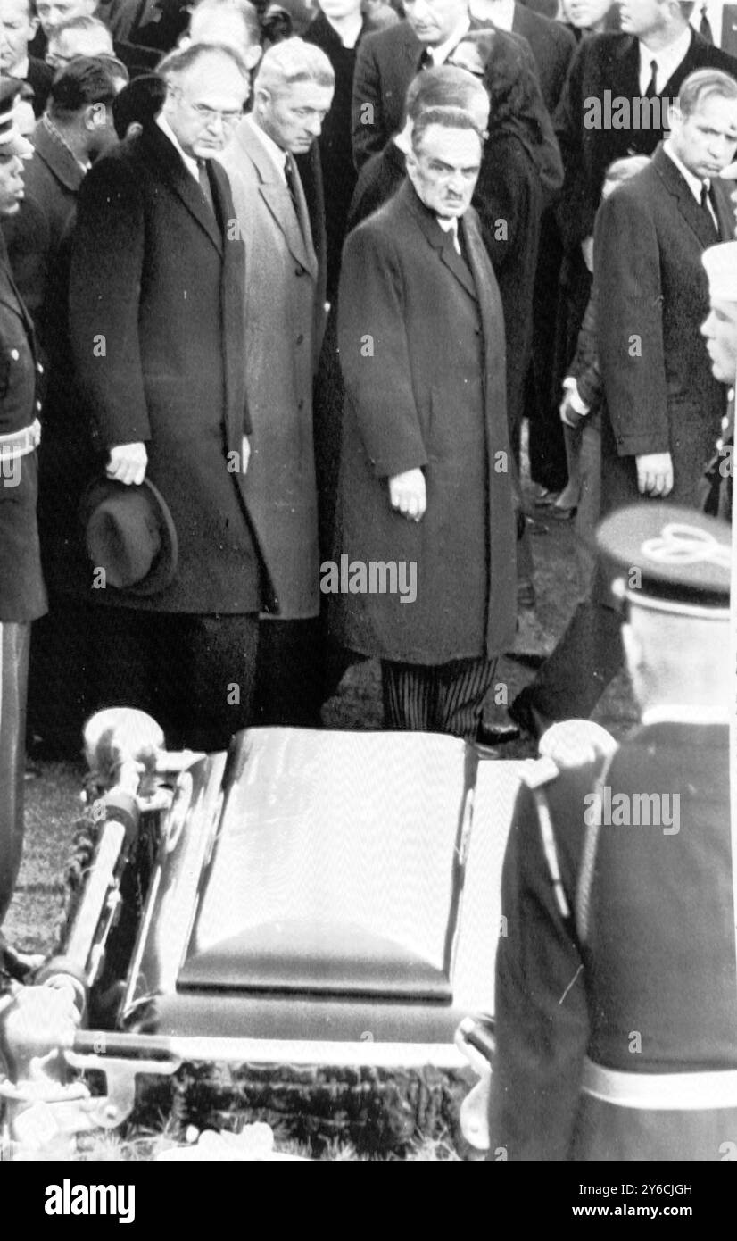 FUNERAL OF US AMERICAN PRESIDENT JOHN F KENNEDY JFK IN ARLINGTON ...