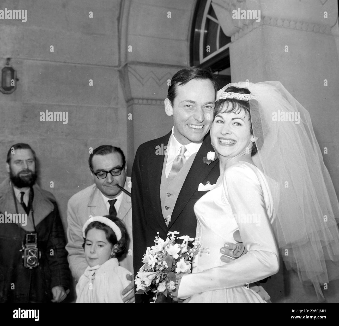 WENDY MCCLURE CINEMA ACTRESS AND DAVID KNIGHT WEDDING IN CHELSEA ...