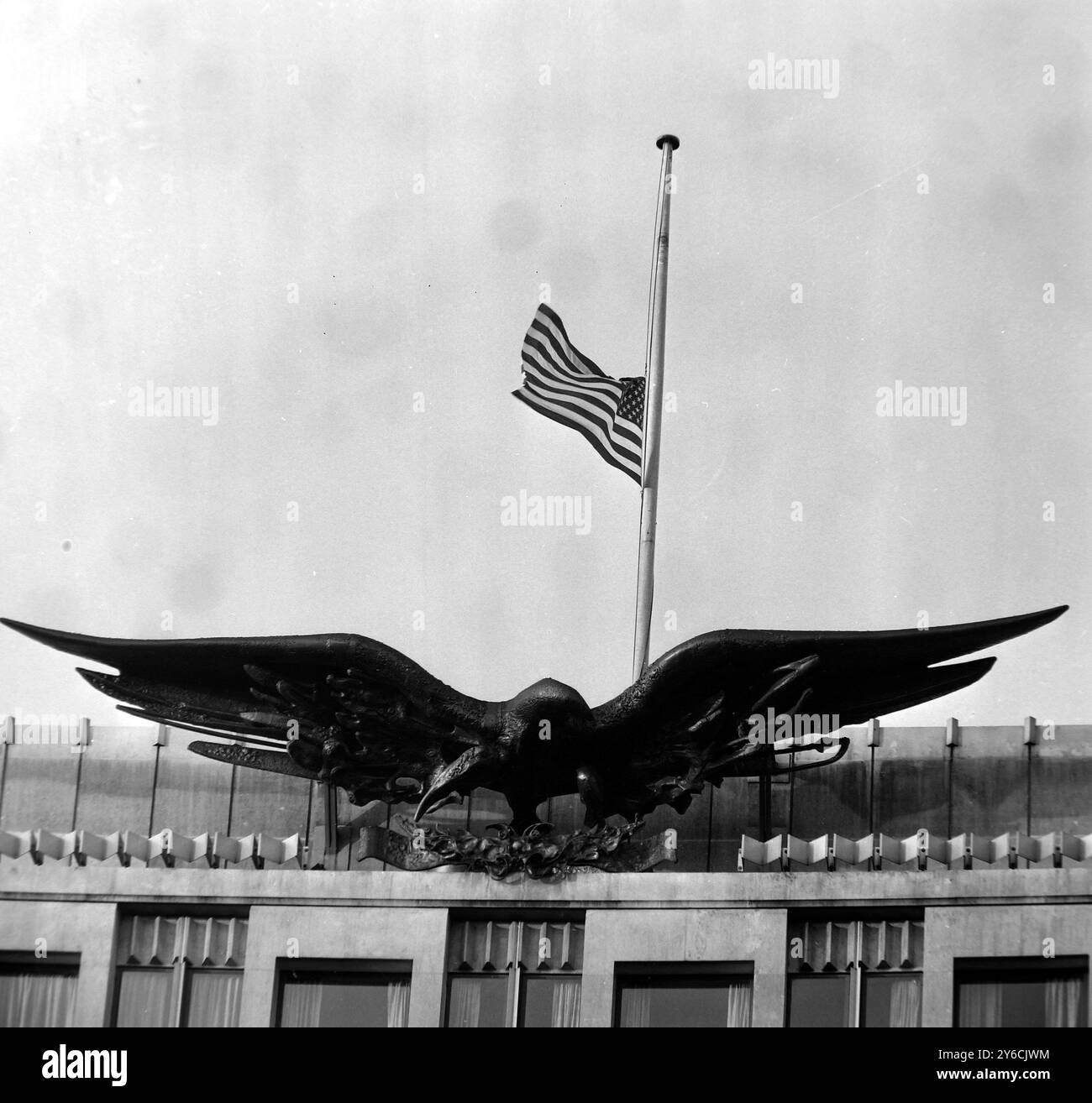 President kennedy american flag hi-res stock photography and images - Alamy