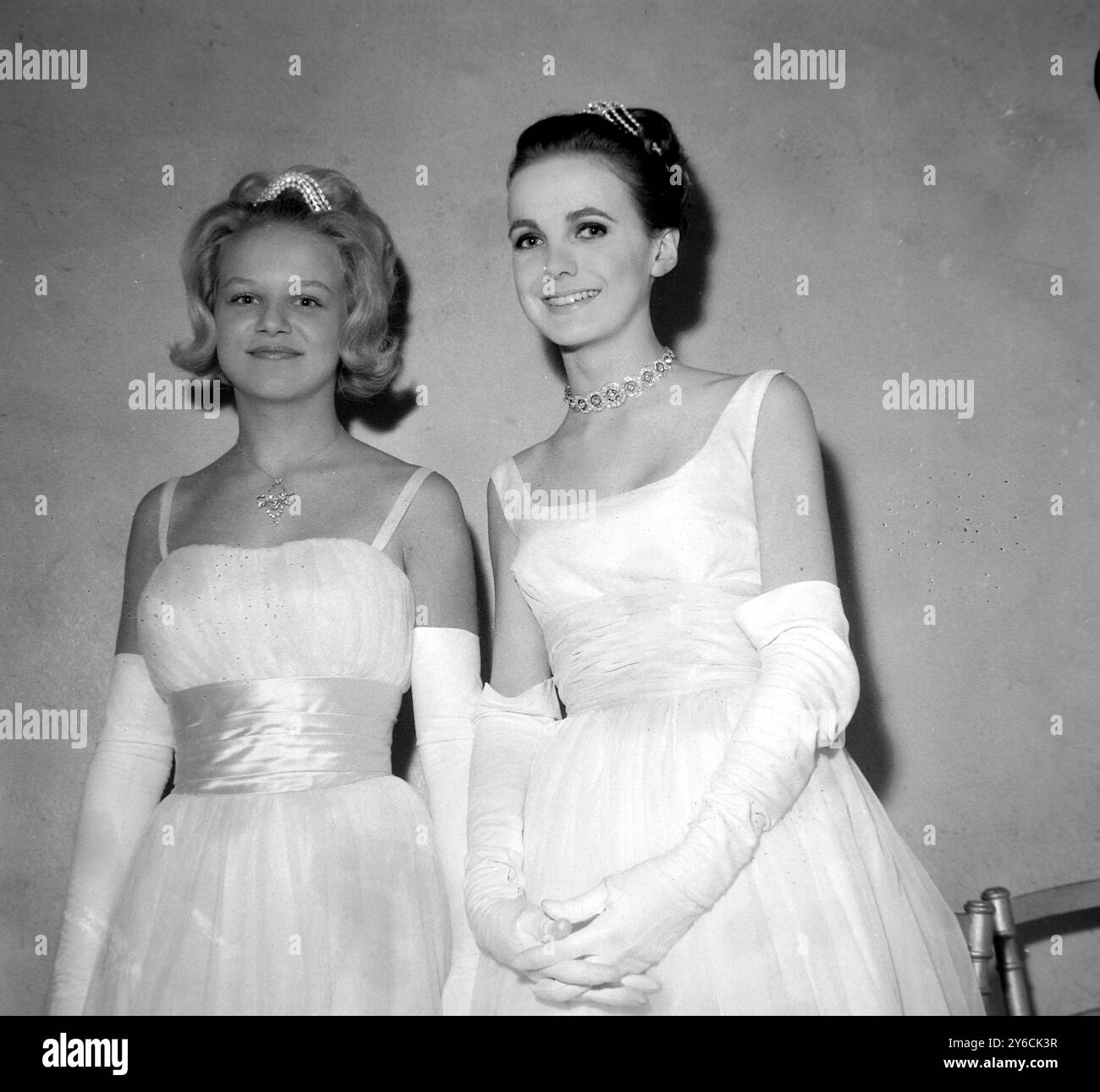 ANNABELLE SCROPE DEBUTANTE AND LADY SARAH CURZON IN PARIS ; 22 NOVEMBER ...