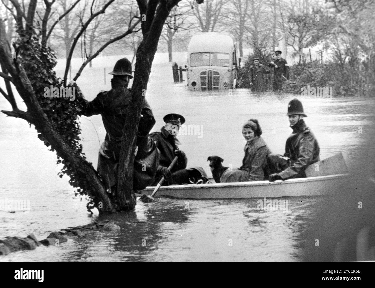 AVON RIVER FLOOD RESCUE NEAR BRISTOL / ; 20 NOVEMBER 1963 Stock Photo ...