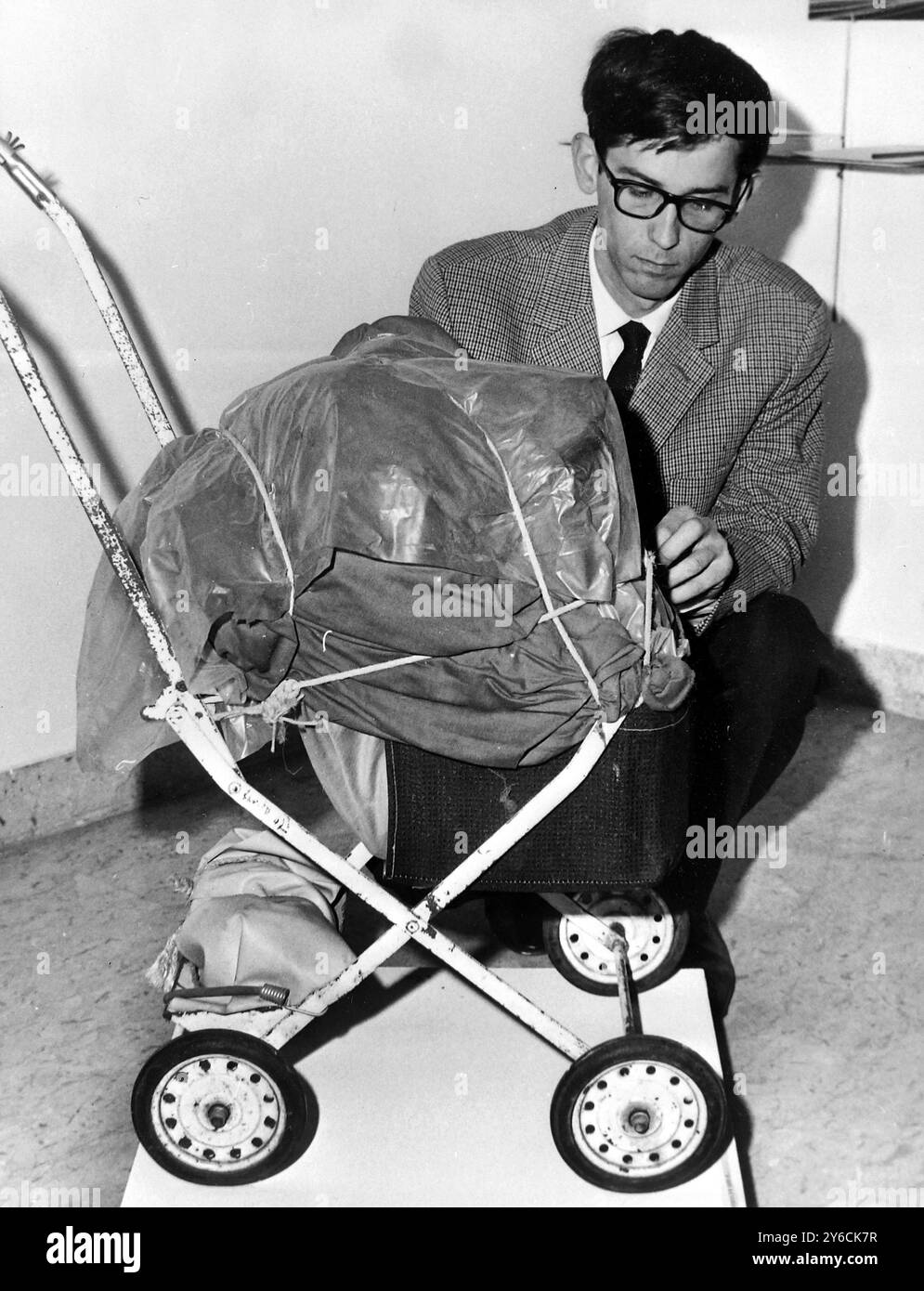 Black white image thermometer hi-res stock photography and images - Alamy