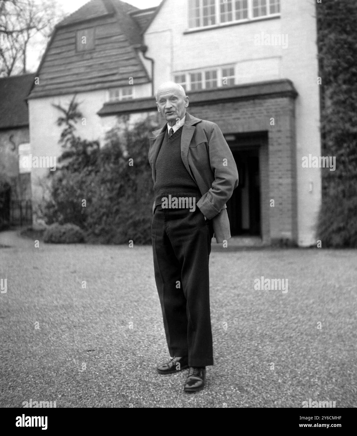 17 NOVEMBER 1963 LORD MONTGOMERY PICTURED ON HIS 76TH BIRTHDAY OUTSIDE ...