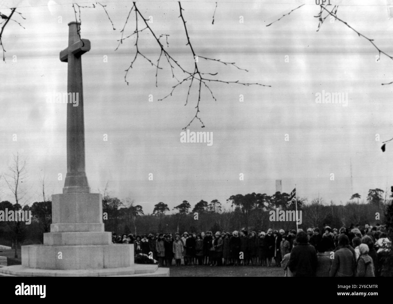 REMEMBRANCE DAY COMMONWEALTH CEREMONY TO REMEMBER PILOTS SHOT IN BERLIN ...